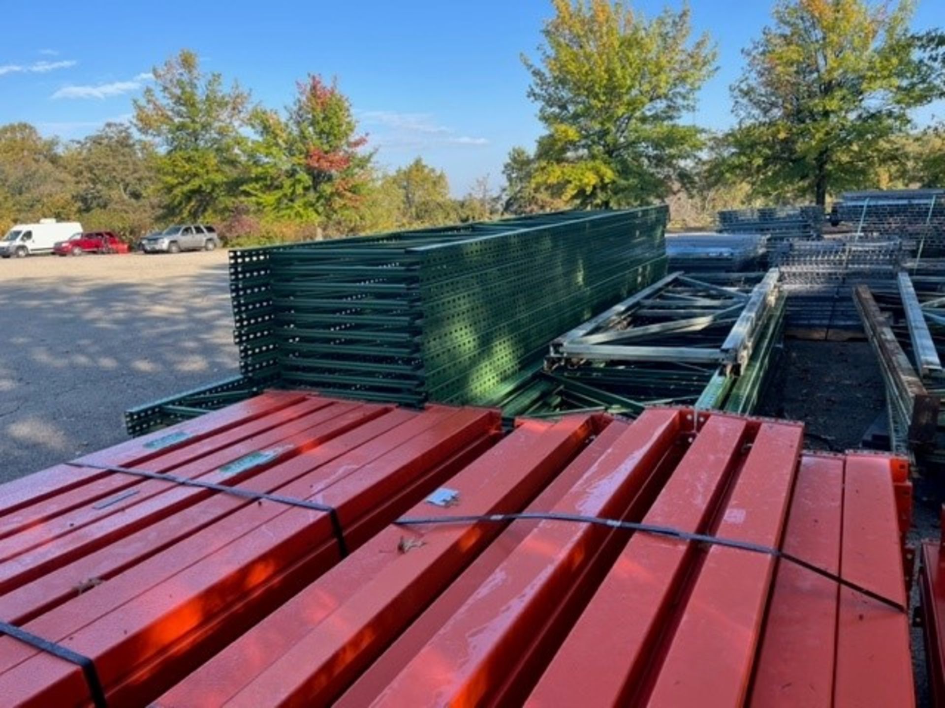 (LOT) APPROX. (30) UPRIGHTS, (150) CROSSBEAMS, (6) PALLETS OF WIRE DECKING