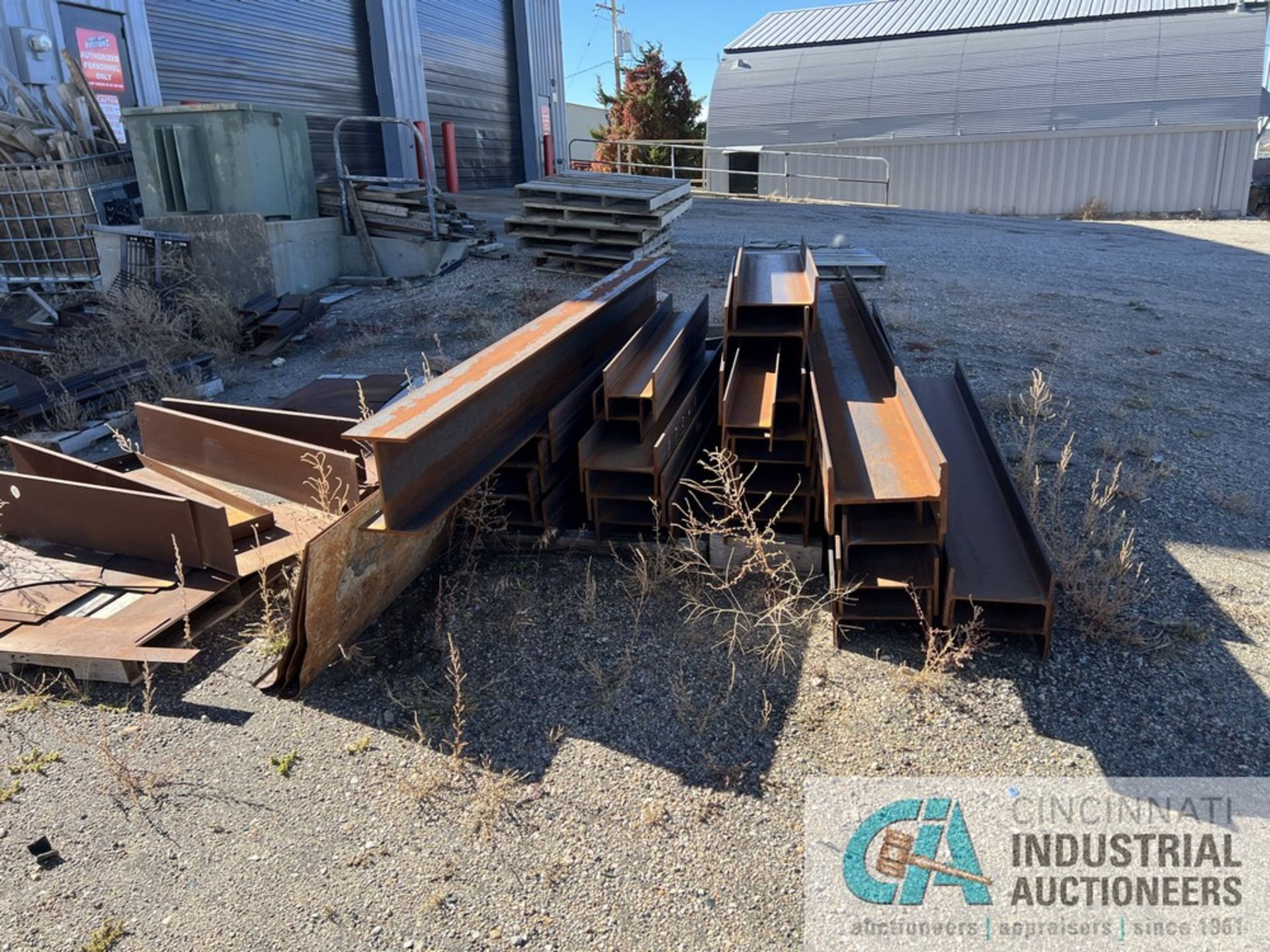 (LOT) MISCELLANEOUS STEEL GIRDERS, PIPE, GRATING, RACK **For ...