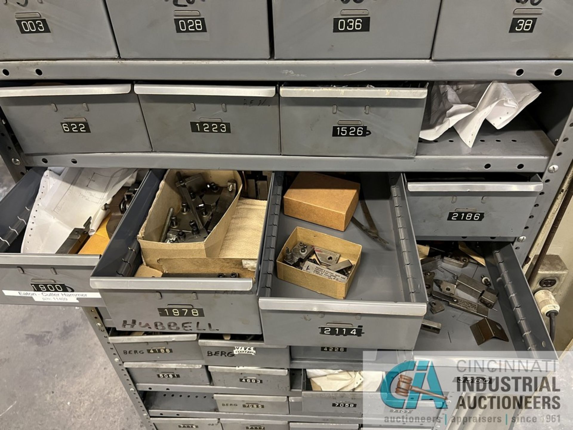 (LOT) MISCELLANEOUS FOUR-SLIDE TOOLING WITH CABINET