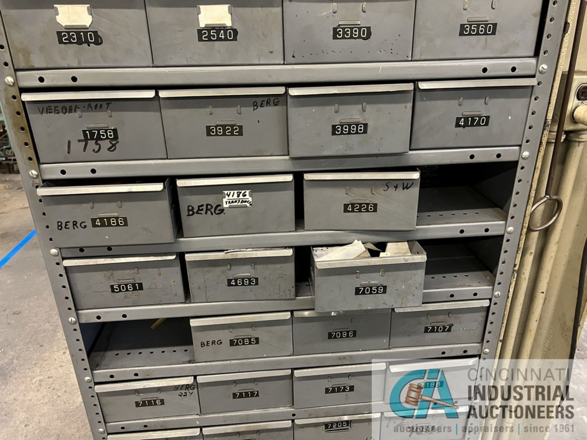 (LOT) MISCELLANEOUS FOUR-SLIDE TOOLING WITH CABINET