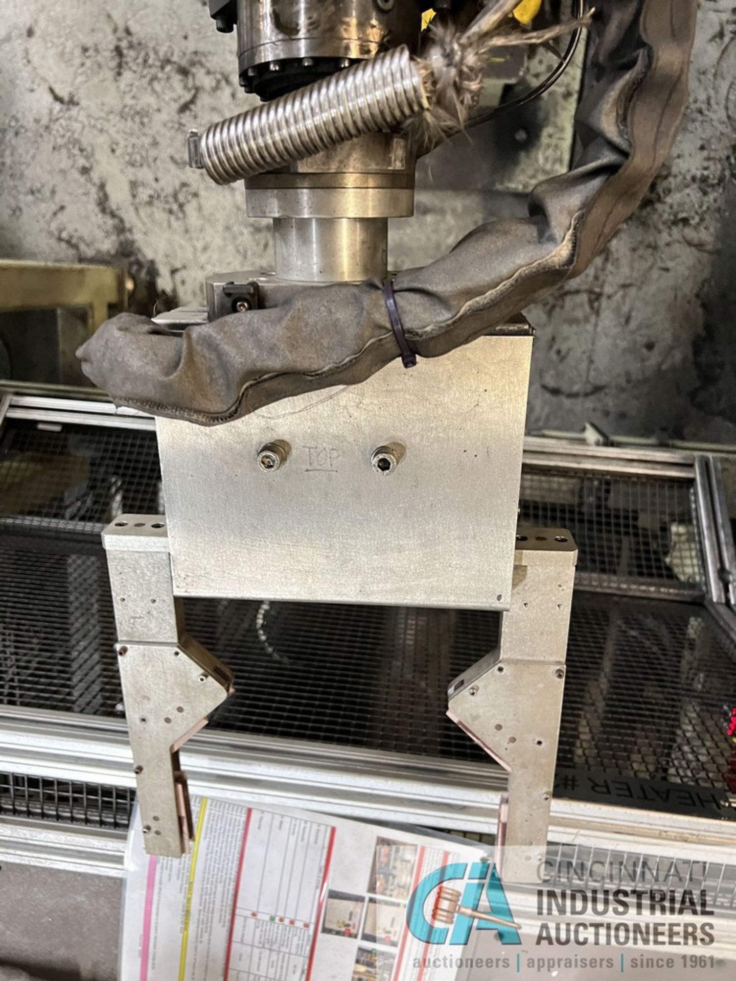 FANUC MODEL M-6ib ROBOT; S/N R02375270, WITH FANUC SYSTEM R-J3iB ...