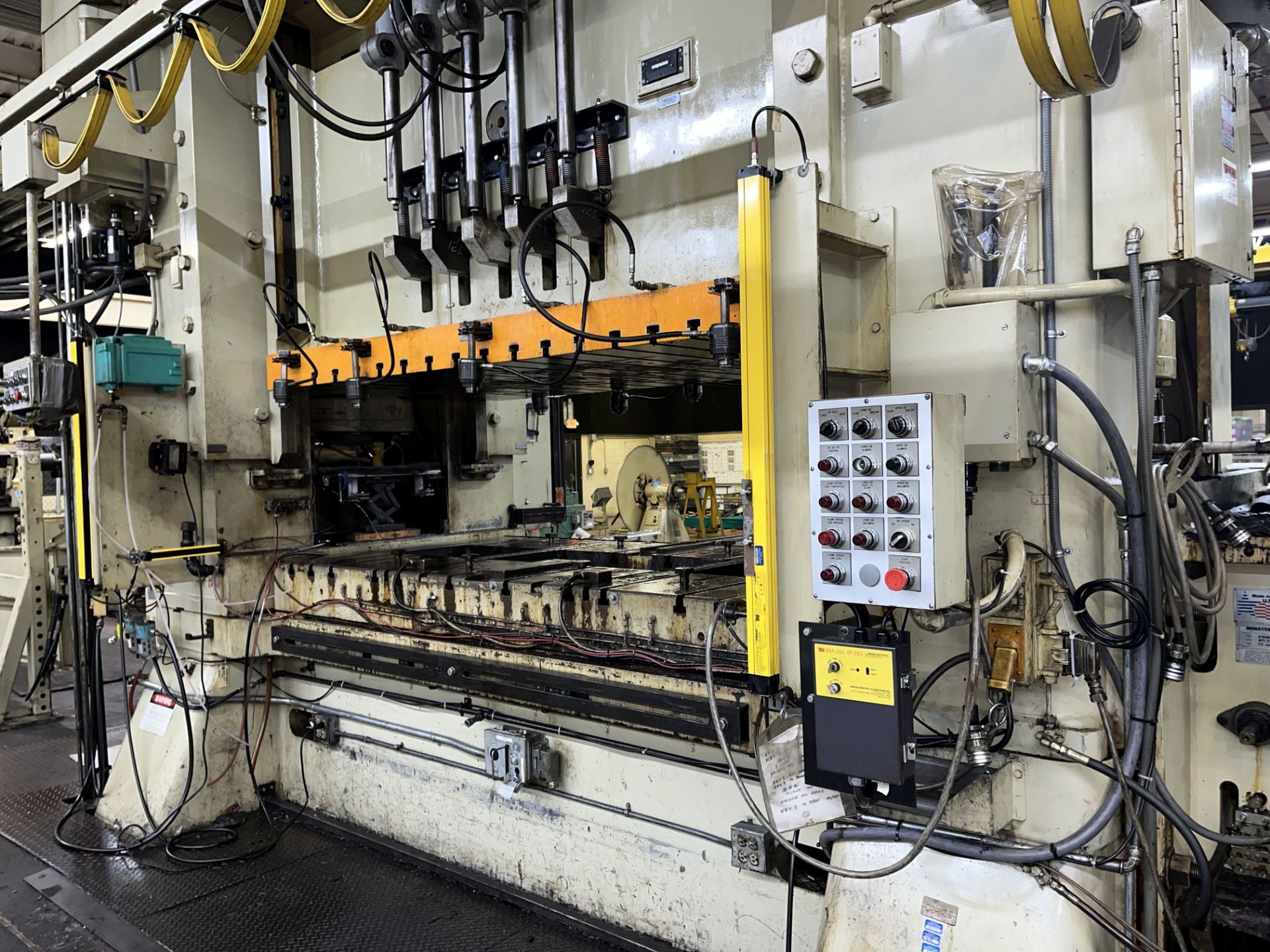{ Group of lots: 968 } 800 TON MINSTER MODEL E2-800 "HEVI-STAMPER ...