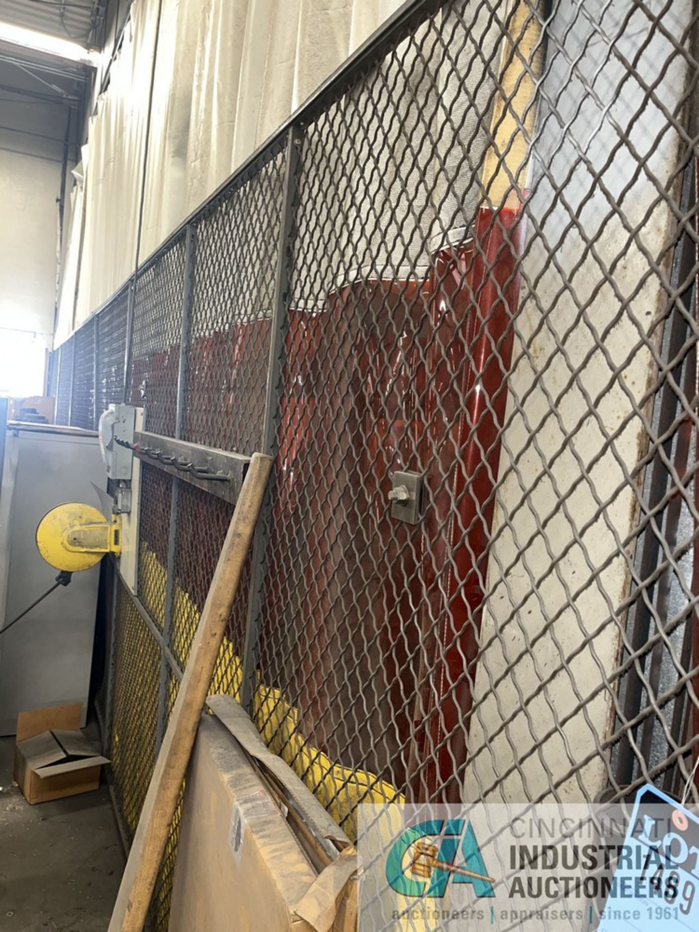 MAINTENANCE CAGE CRIBBING