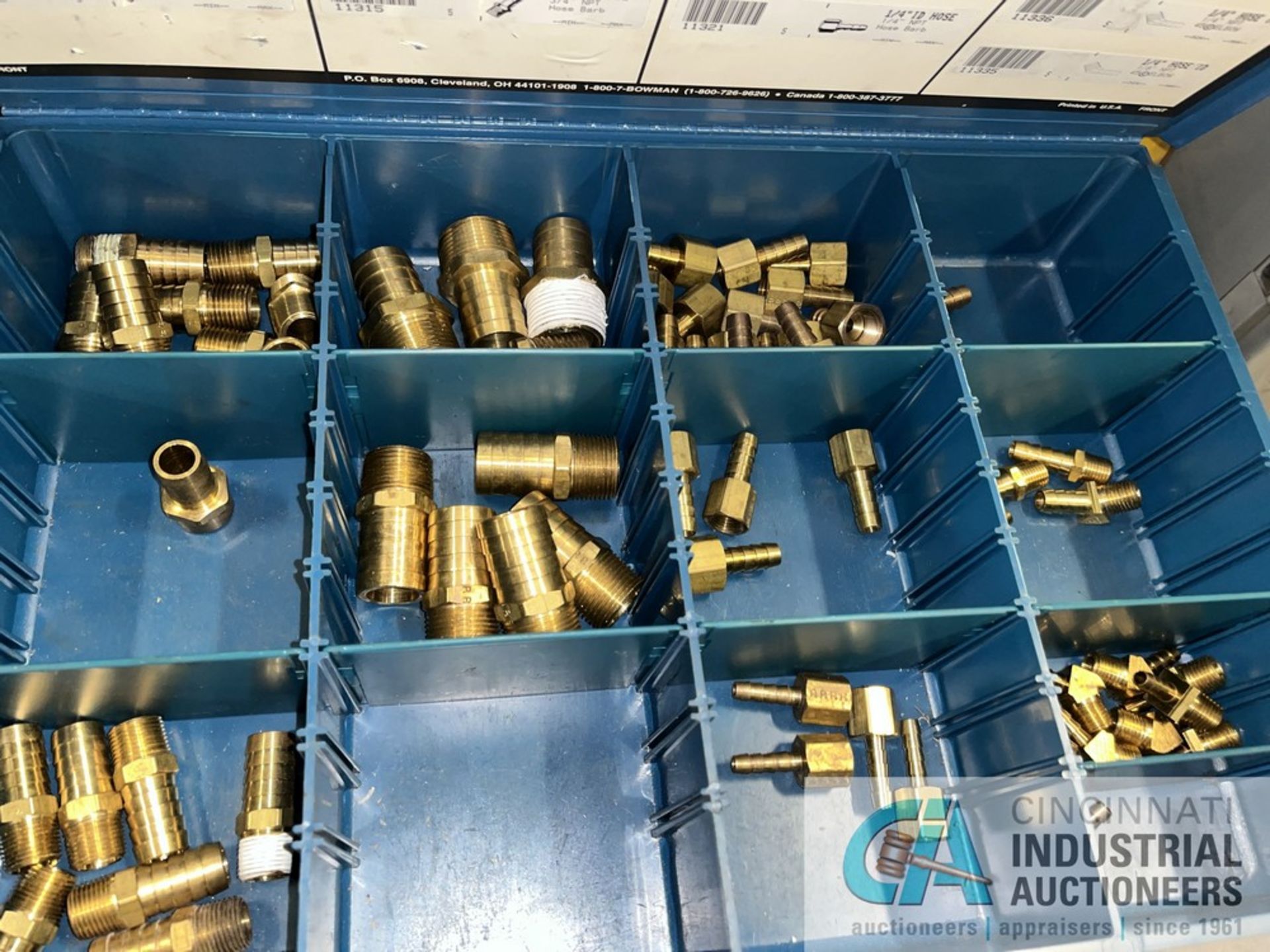 TWO-DOOR SHOP CABINET WITH CONTENTS; HOSE, BRASS AND COPPER FITTINGS ...