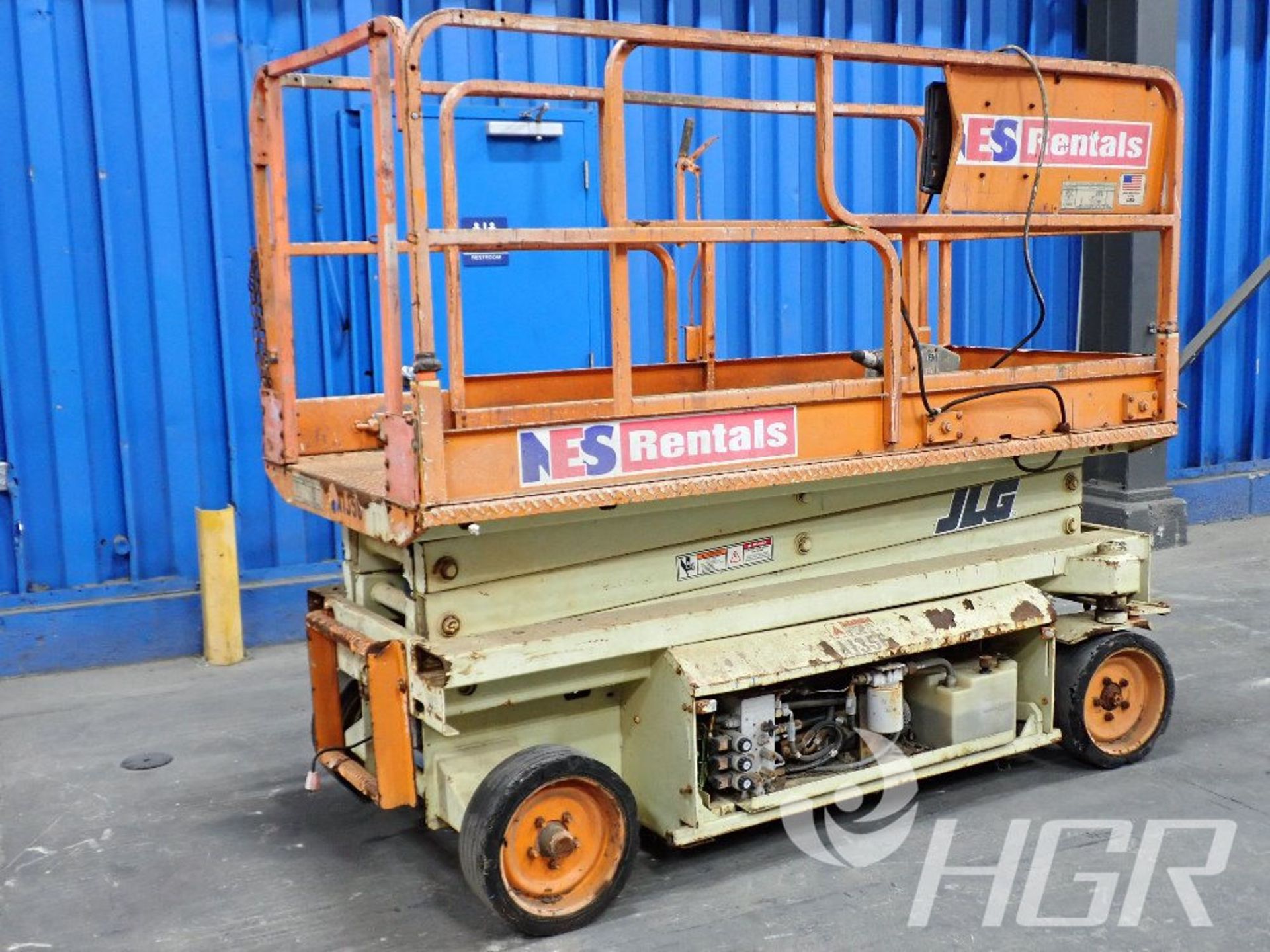 JLG MAN LIFT, Model PLATFORM: 34X95, Date: n/a; s/n n/a, Approx ...