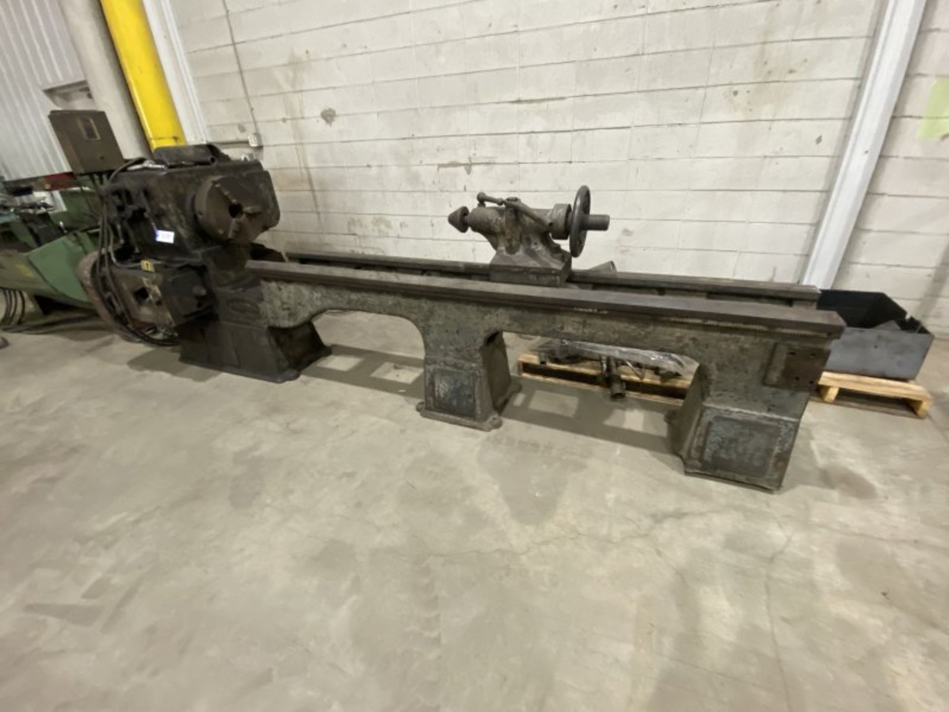 WILSON GAP BED ENGINE LATHE 20/32X8FT