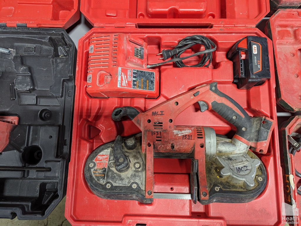 MILWAUKEE NO. 2629-20 18V PORTABLE BAND SAW, WITH BATTERY, CHARGER, CASE