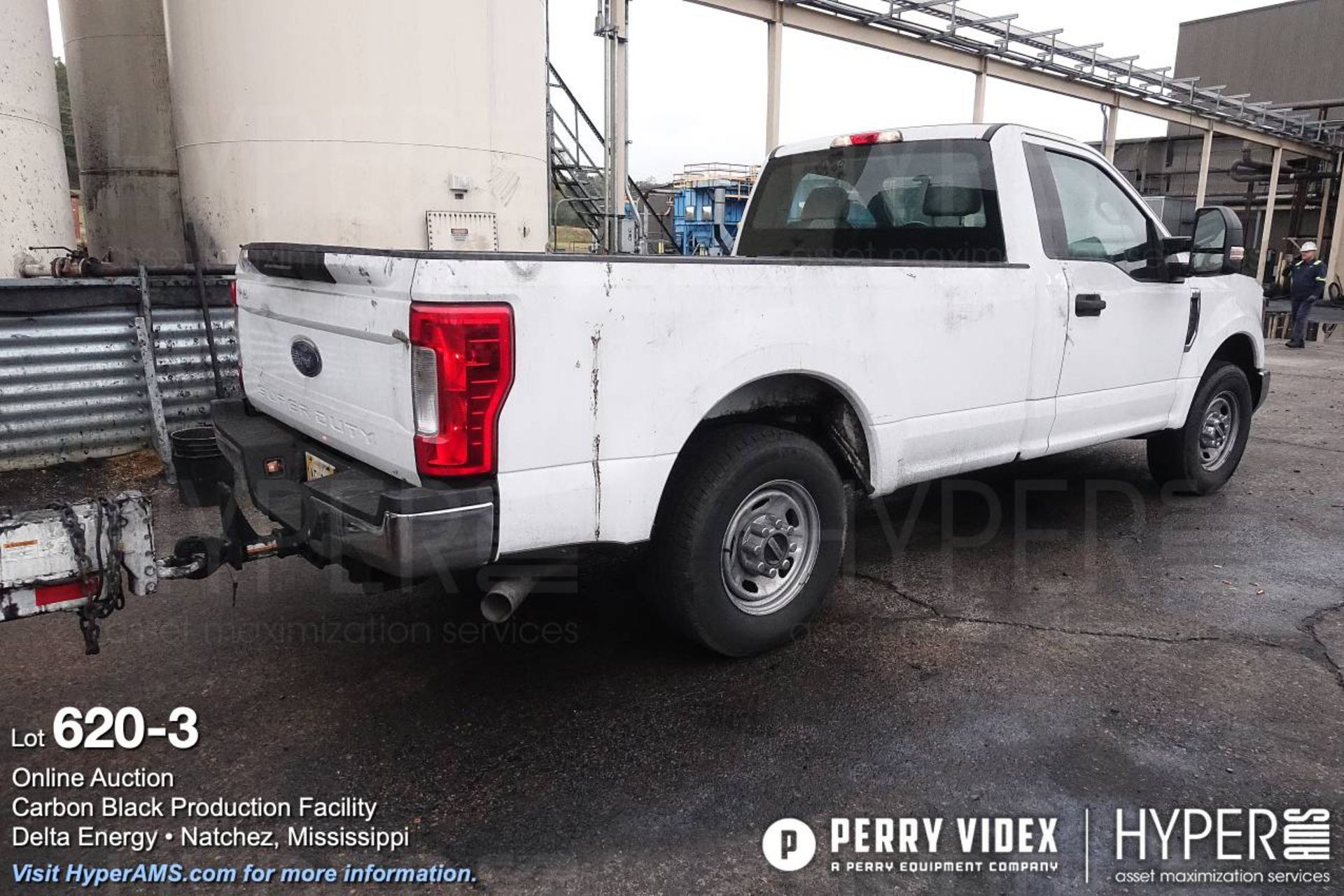 2019 Ford F-250 XL super duty, 6.2L V8 gasoline engine, 4x2 drive, 7552 ...