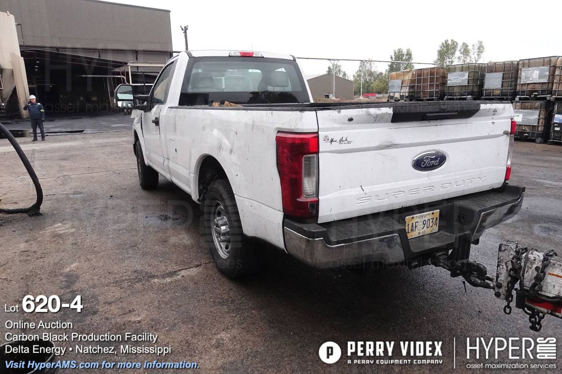 2019 Ford F-250 XL super duty, 6.2L V8 gasoline engine, 4x2 drive, 7552 ...