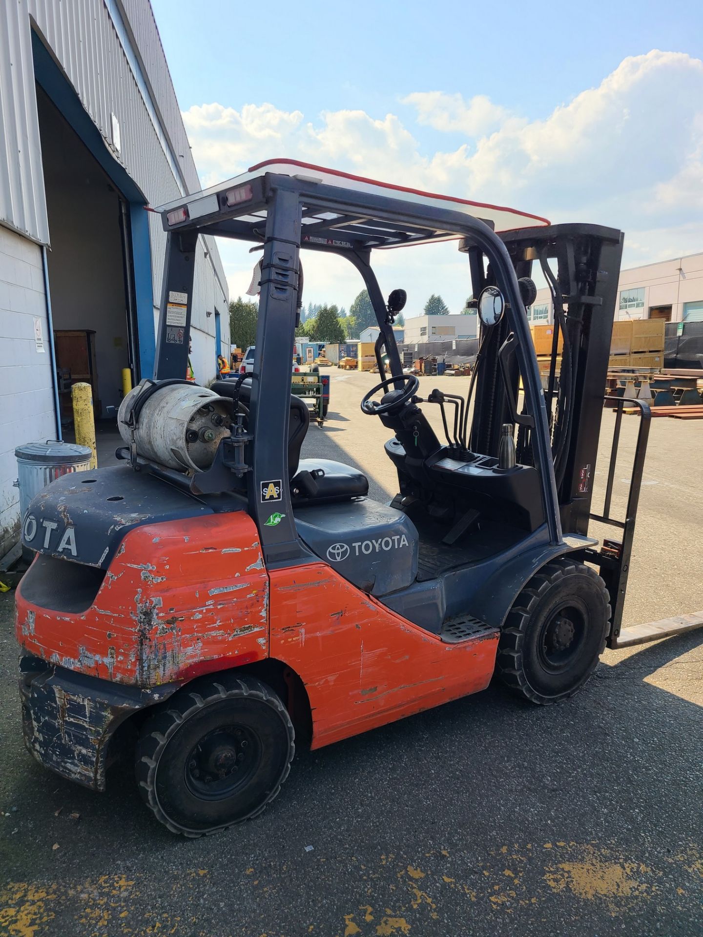 TOYOTA 8FGCU25 PROPANE FORKLIFT, 3,150LB CAP., 189” MAX LIFT, 3-STAGE ...