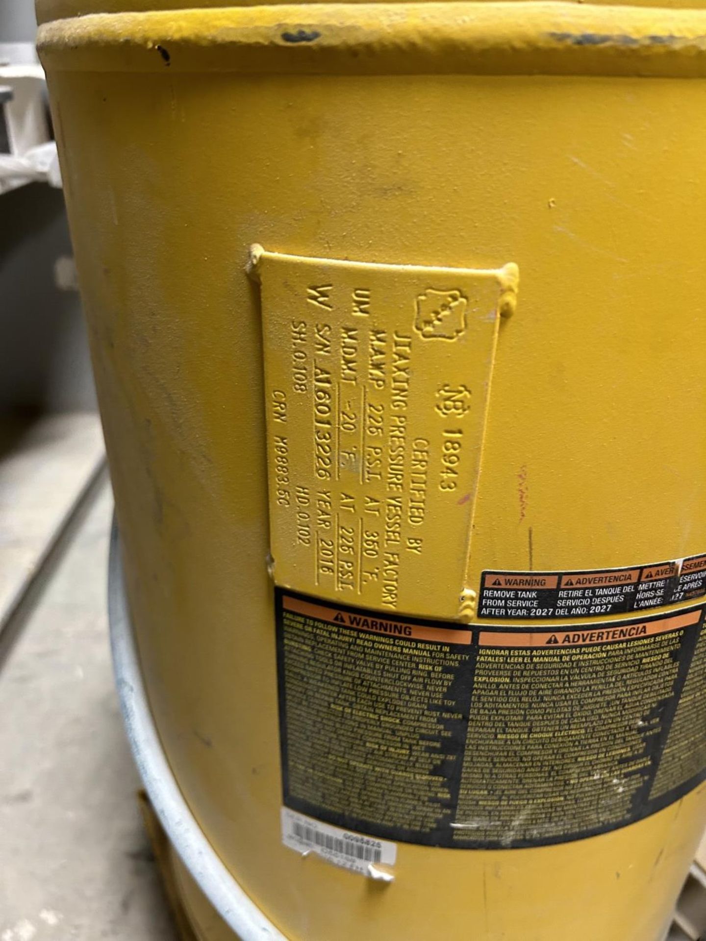 DEWALT AIR COMPRESSOR TANK & AIR HOSE
