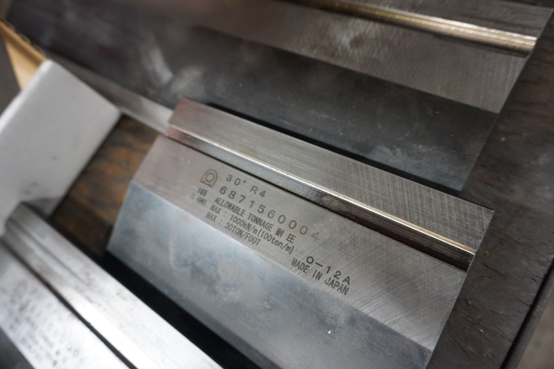 AMADA EUROPEAN STYLE PRESS BRAKE TOOLING, SECTIONED LENGTH SET CAT ...