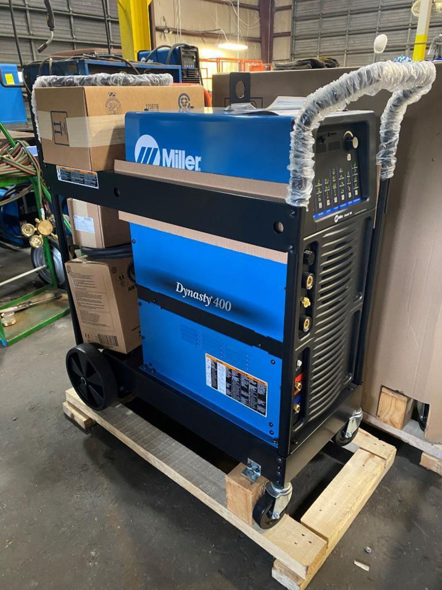 { Choice of lots: 380, 381 } Miller Dynasty 400 Tigrunner TIG Welder ...