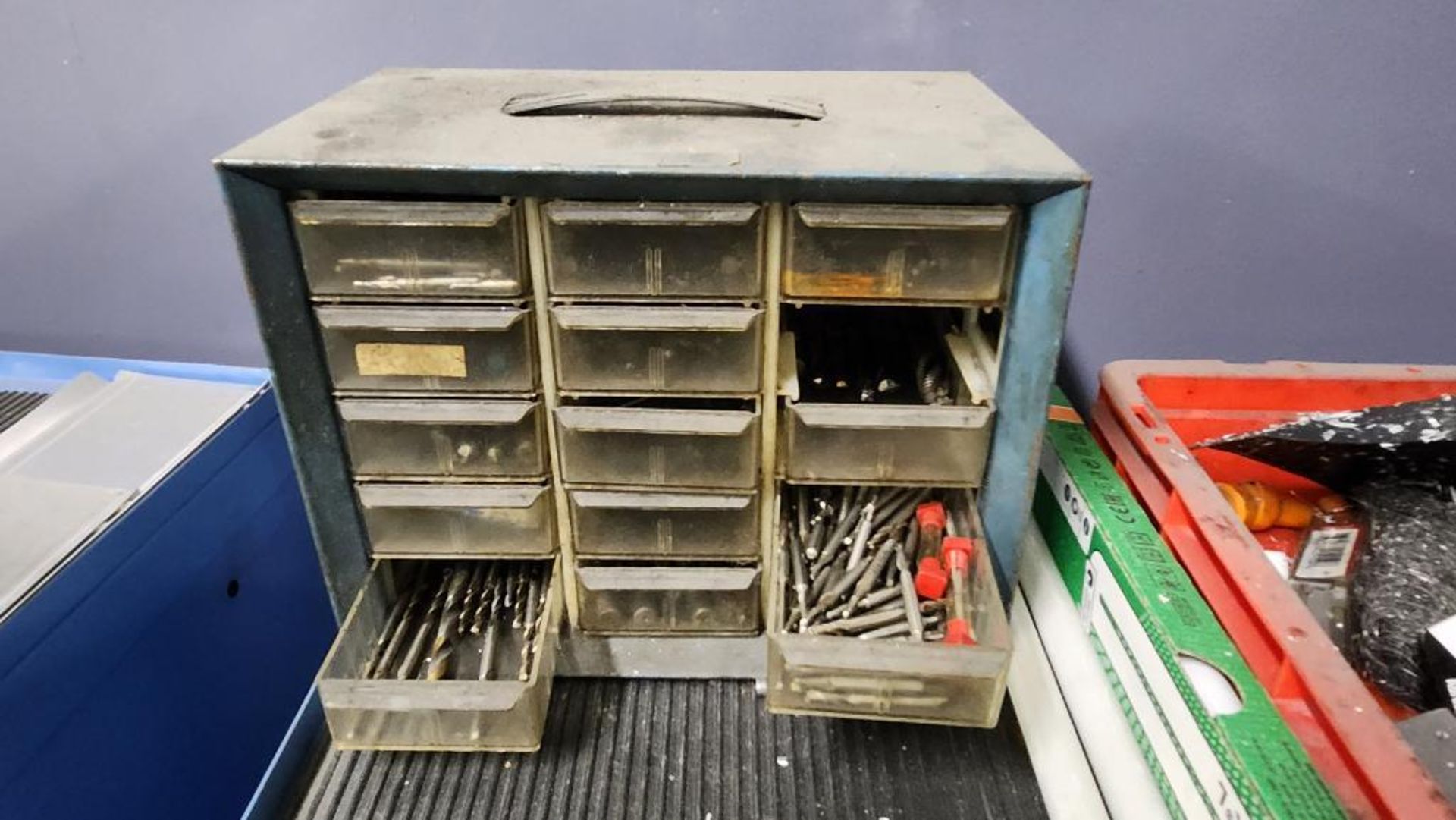 { Choice of lots: 107, 108 } Lista 8-Drawer Modular Tool Cabinet w ...