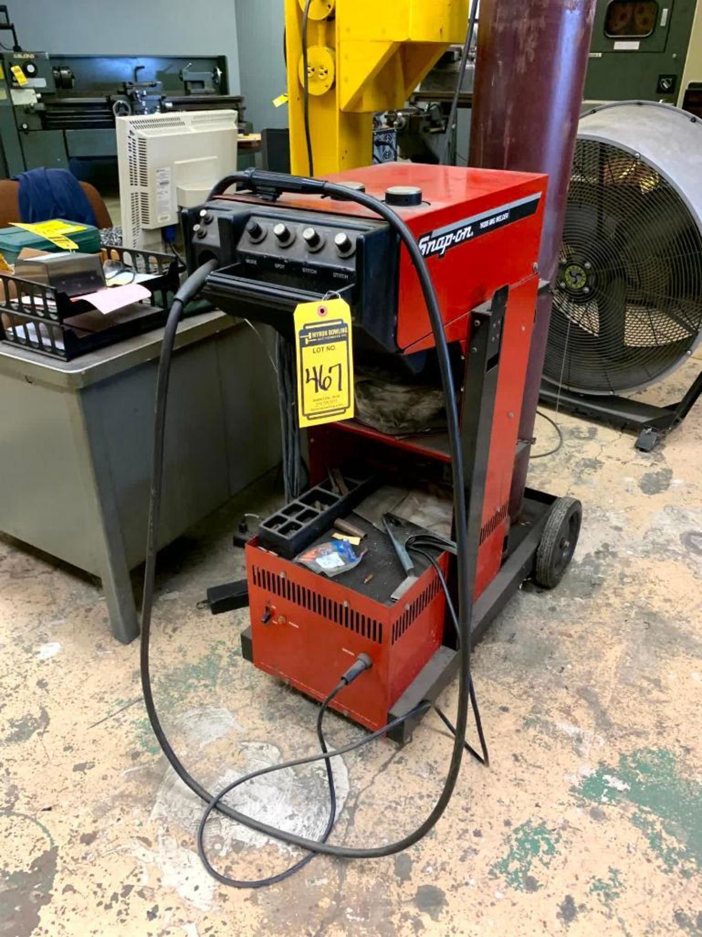 { Group of lots: 467, 468 } Snap-On YA205 MIG Welder, MIG Gun, Ground ...