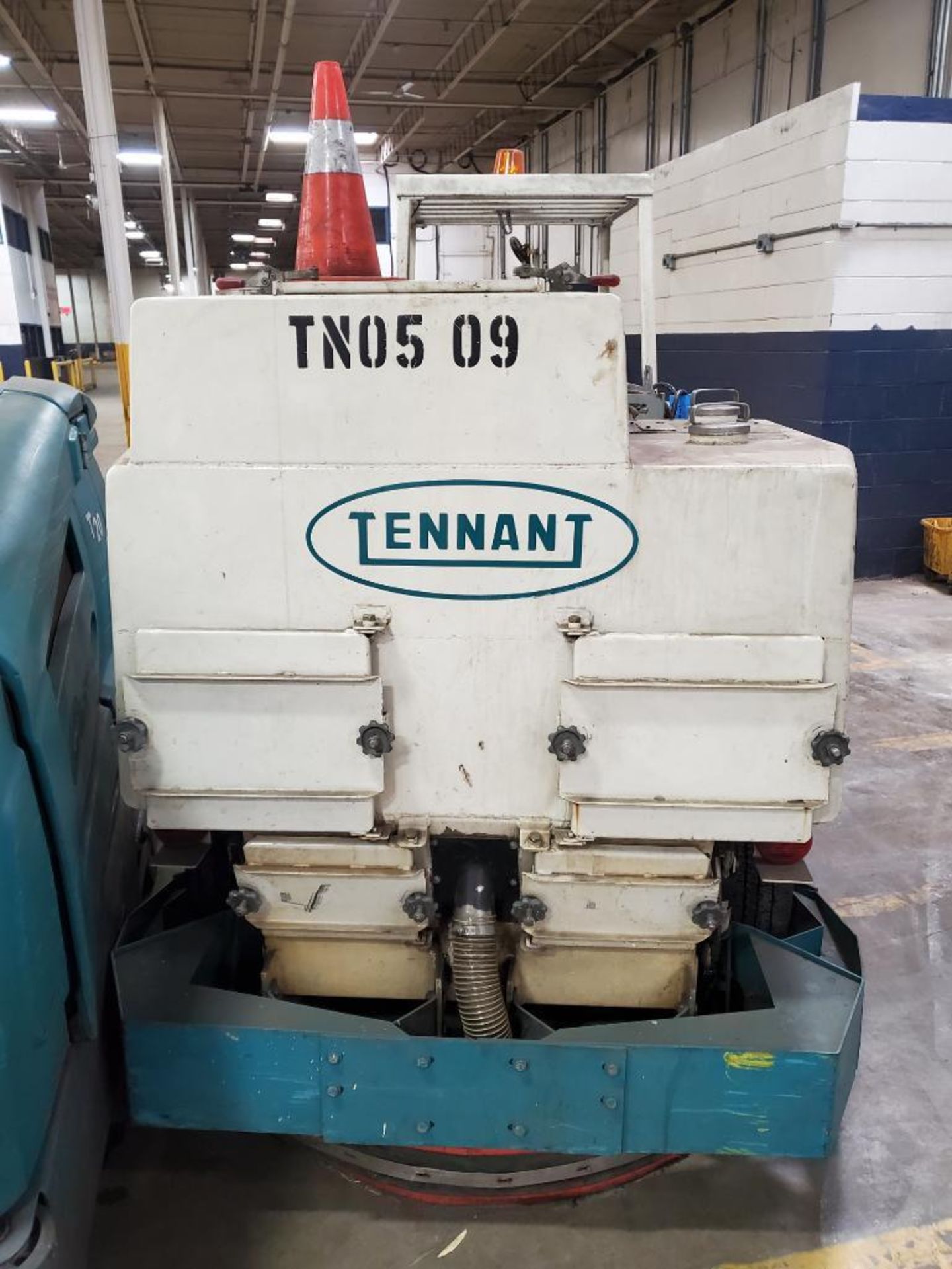 Tennant 550 Electric Floor Scrubber, Model 550, S/N 550-7276, 72v ...