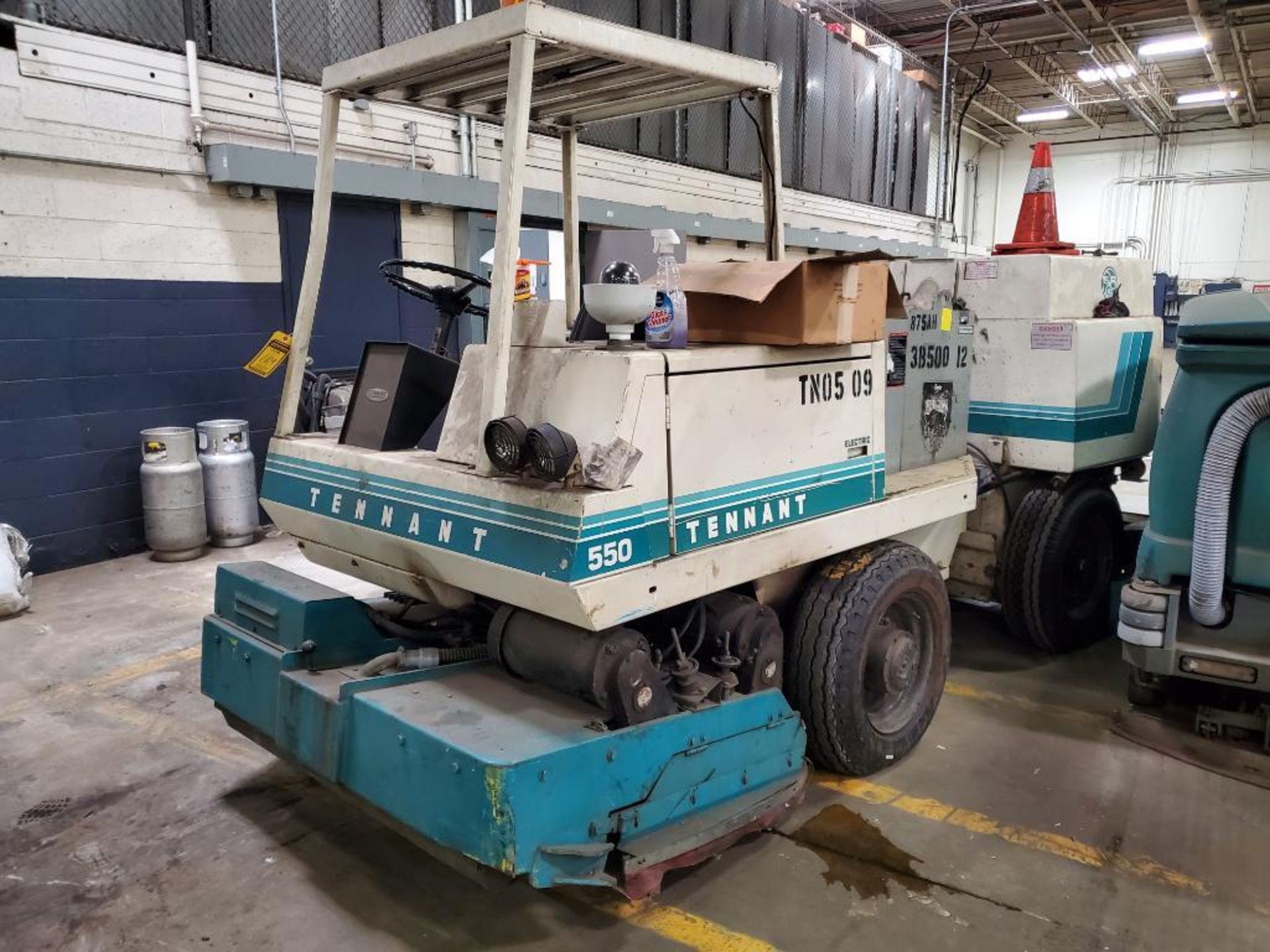 Tennant 550 Electric Floor Scrubber, Model 550, S/N 550-7276, 72v ...