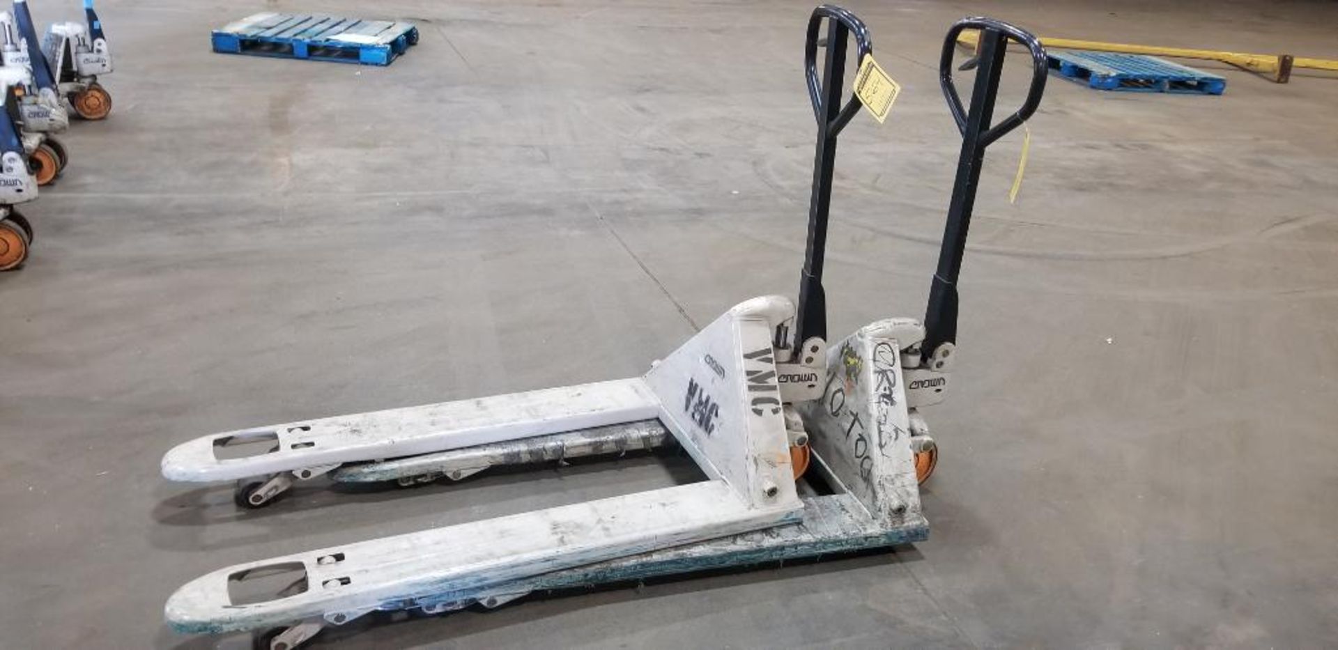 { Choice of lots: 562, 564 } (2) Crown 5,000-LB. Capacity Manual Pallet Jacks ($25 Loading Fee W