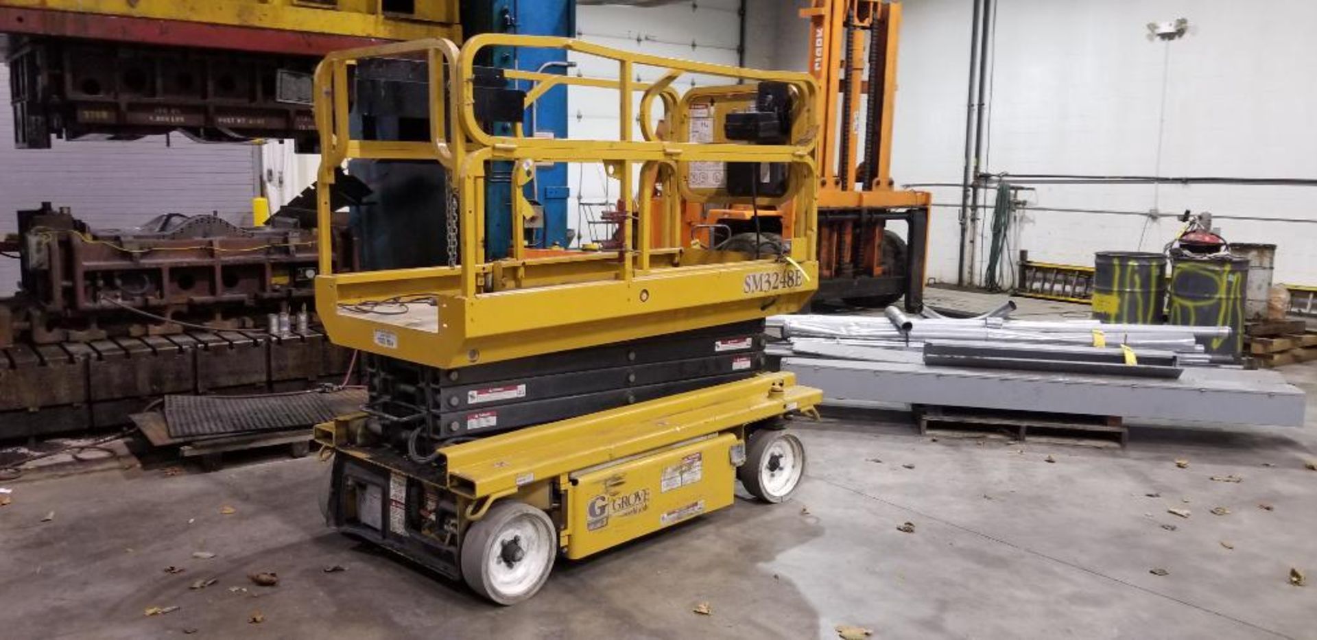 Grove Manlift Scissor Lift (2000), Model SM3248E, S/N 255070, 750 LB ...
