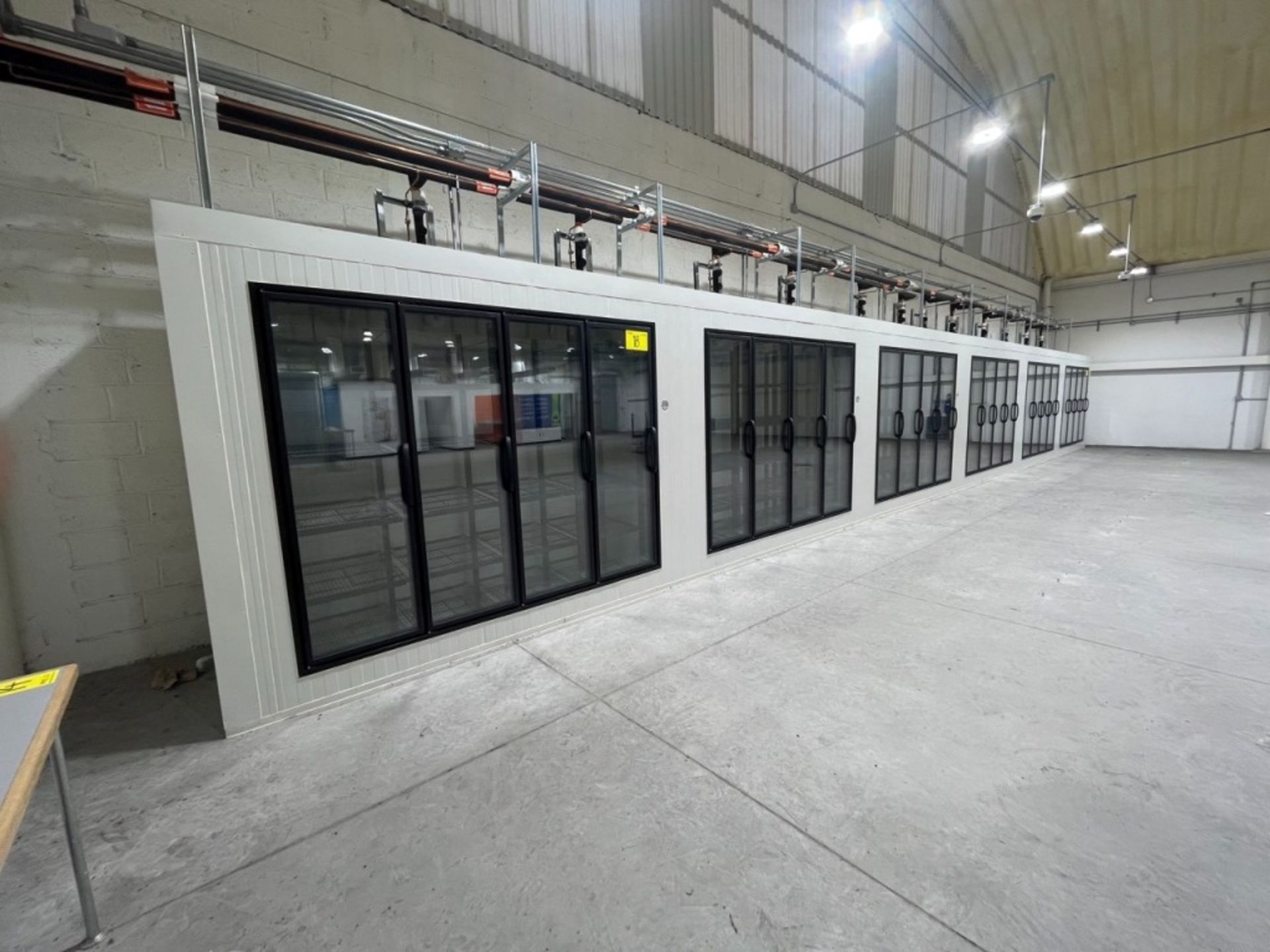 (New equipment) Refrigeration and freezing chamber (3 freezing sections ...