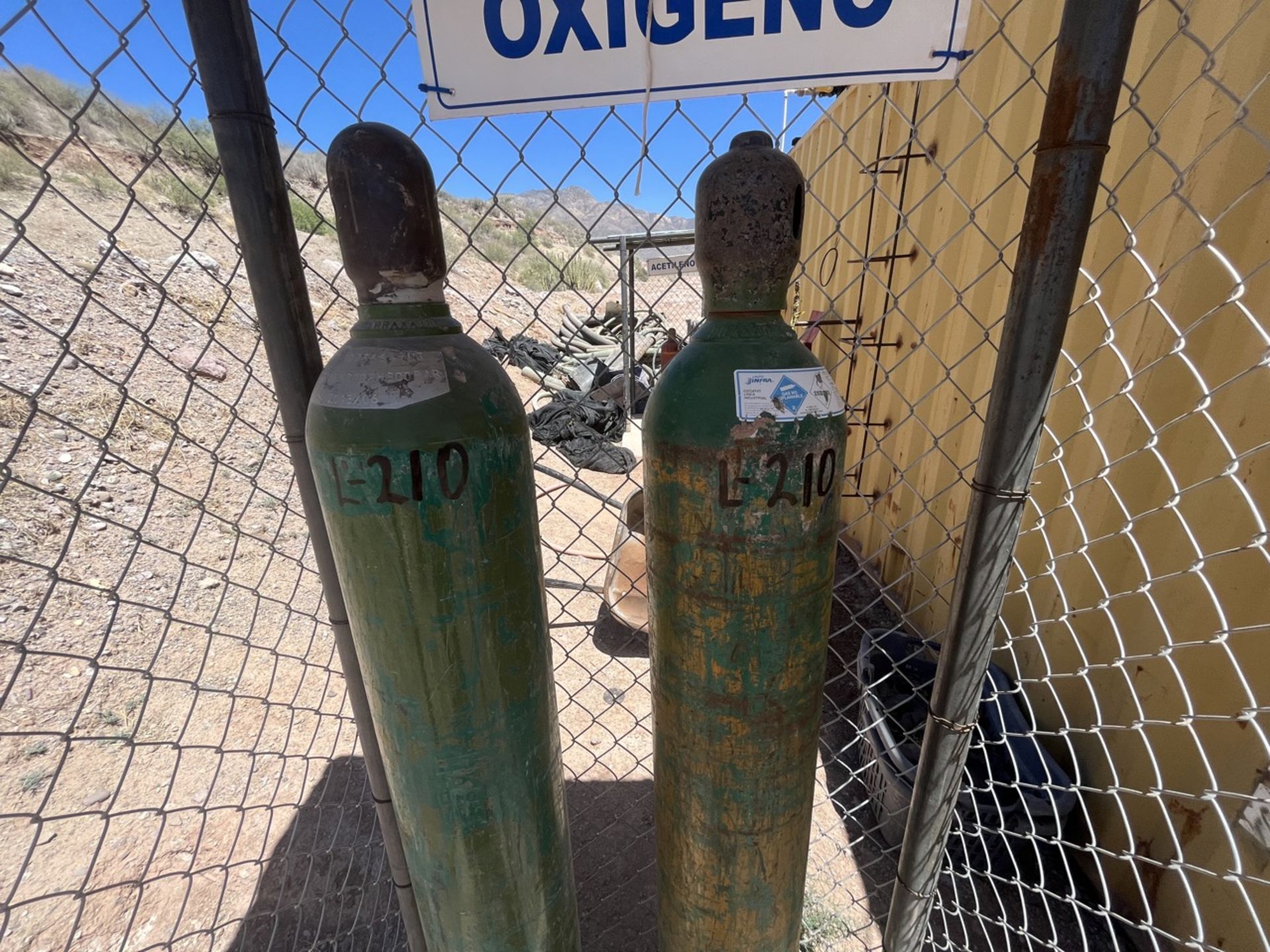 Oxyfuel equipment includes: 1 acetylene tank, 2 oxygen tanks and hoses ...