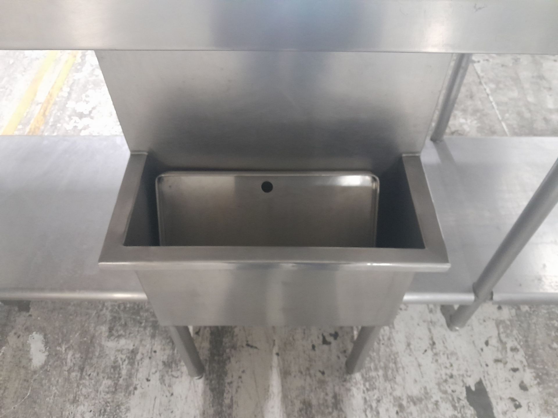 1 Mesa de trabajo en escuadra tipo lavaloza de tarja sencilla en acero ...