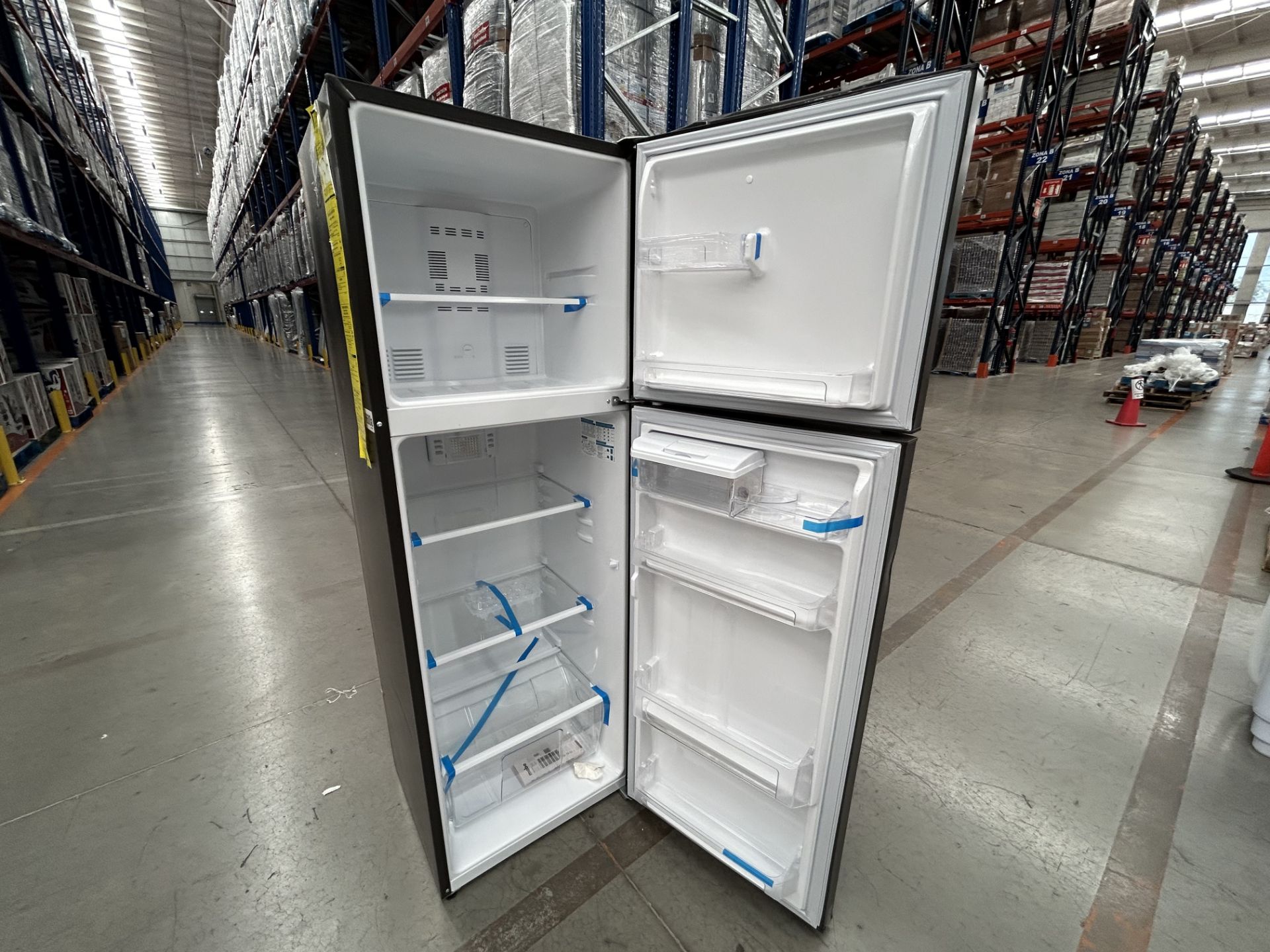 Lote de 2 Refrigeradores contiene: 1 Refrigerador con dispensador de ...