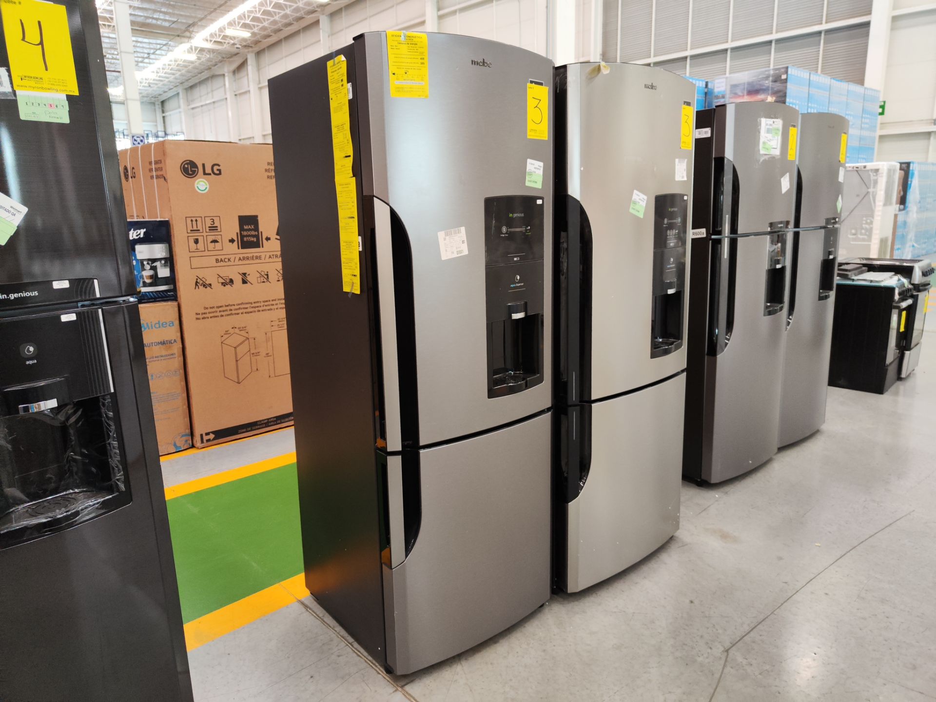 Lote de 2 refrigeradores contiene: 1 refrigerador con dispensador de ...
