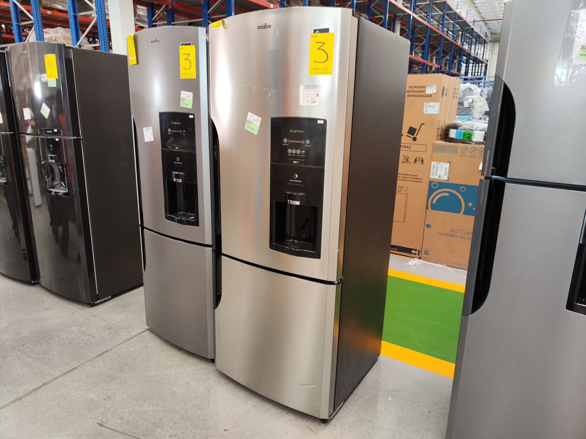 Lote de 2 refrigeradores contiene: 1 refrigerador con dispensador de ...