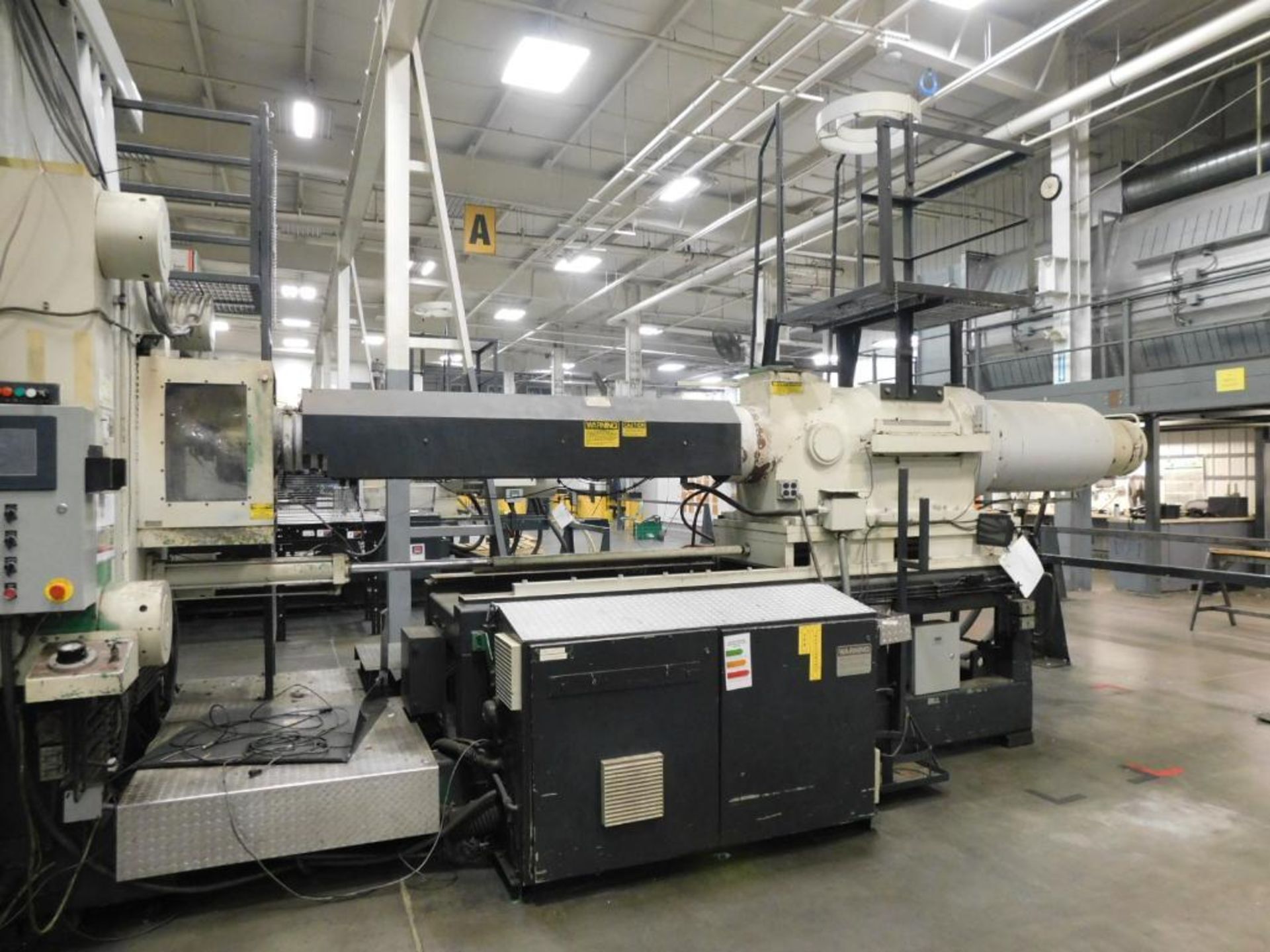 Cincinnati Milacron H1000-225 W/P 1000-Ton Horizontal Injection Molding ...