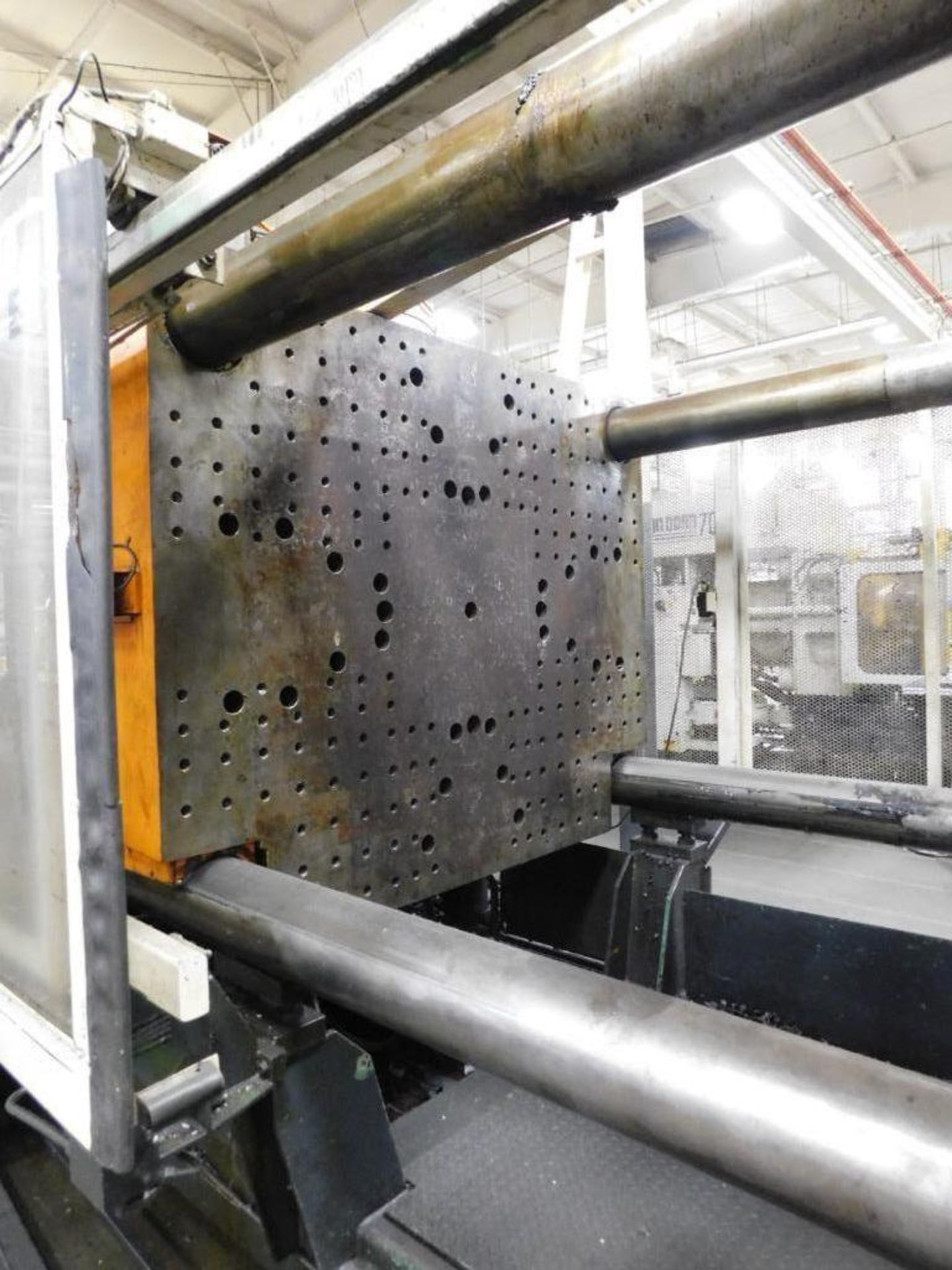 Cincinnati Milacron H1000-225 W/P 1000-Ton Horizontal Injection Molding ...
