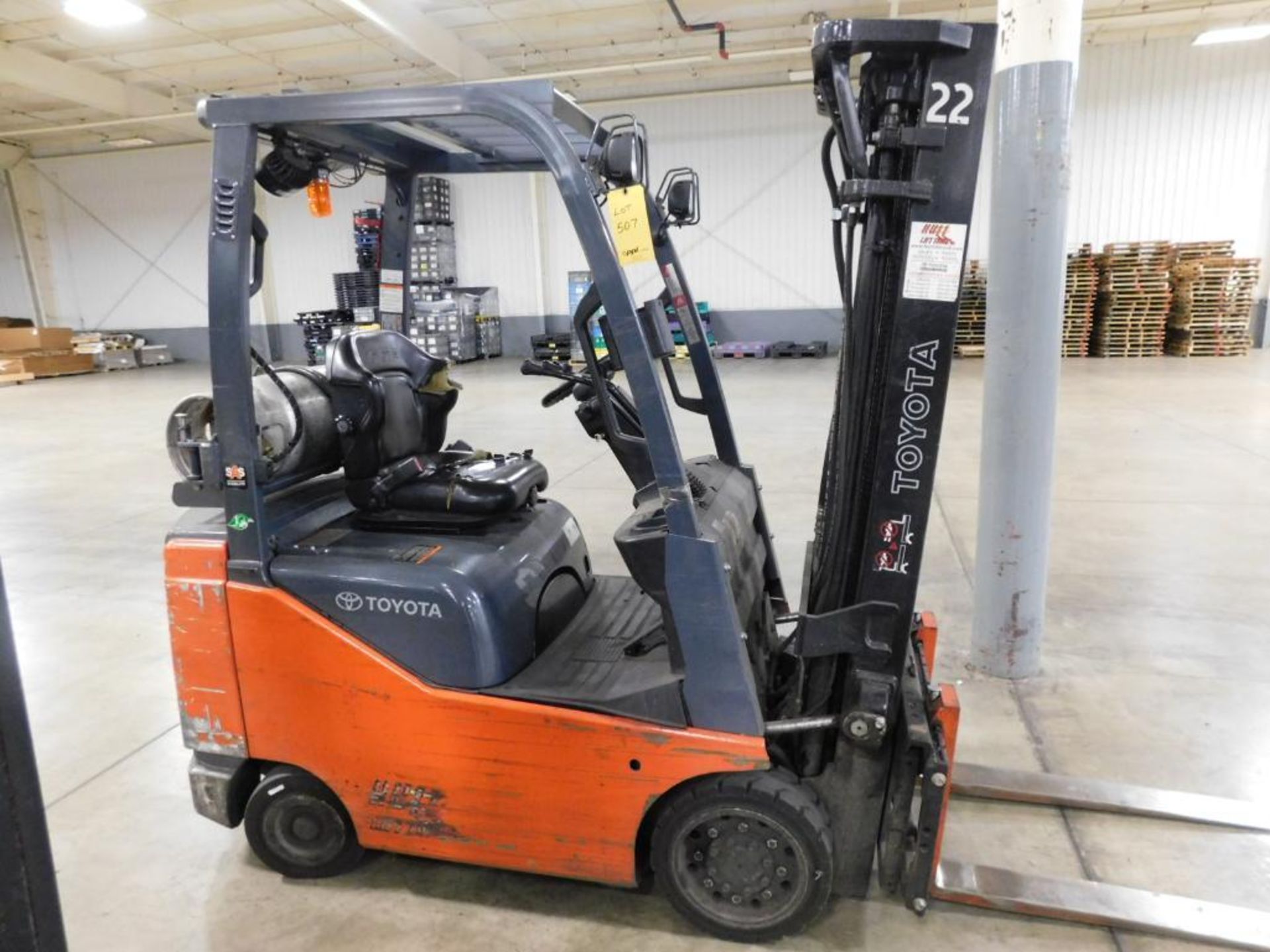 Toyota 8FGCU18 Fork Lift Truck, 3000 Lb. Max. Load Capacity, Overhead ...