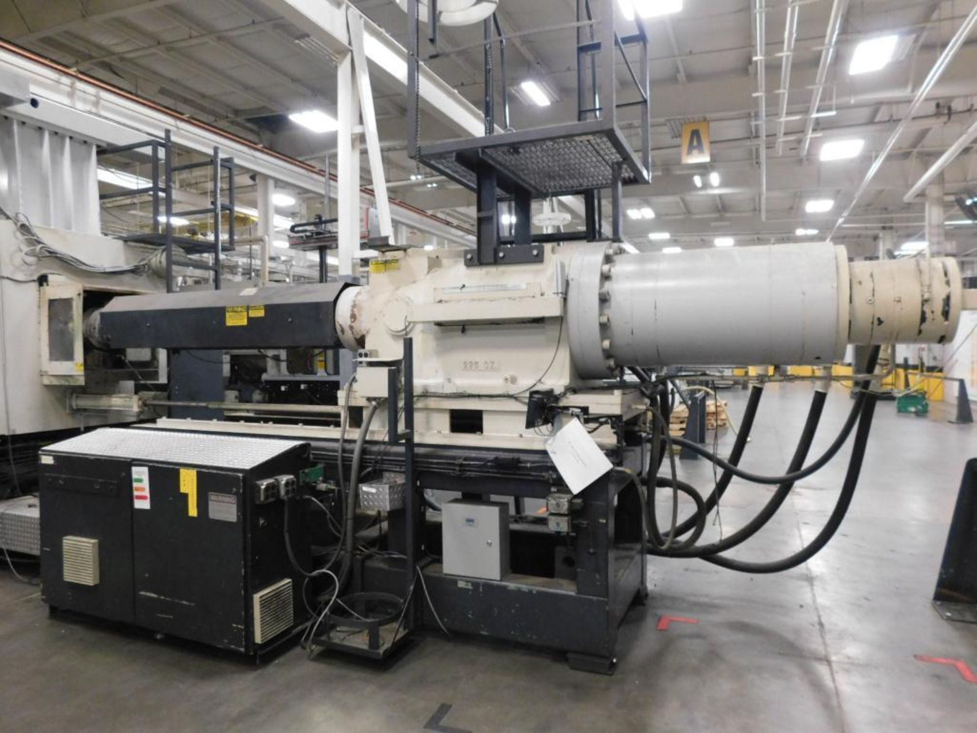 Cincinnati Milacron H1000-225 W/P 1000-Ton Horizontal Injection Molding ...