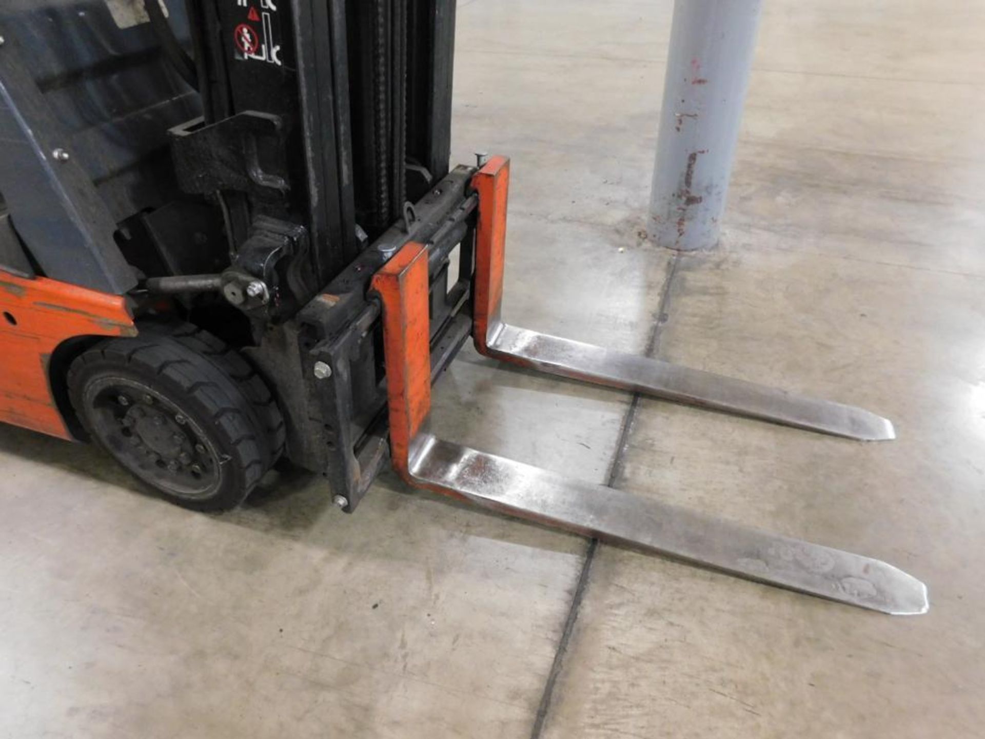 Toyota 8FGCU18 Fork Lift Truck, 3000 Lb. Max. Load Capacity, Overhead ...