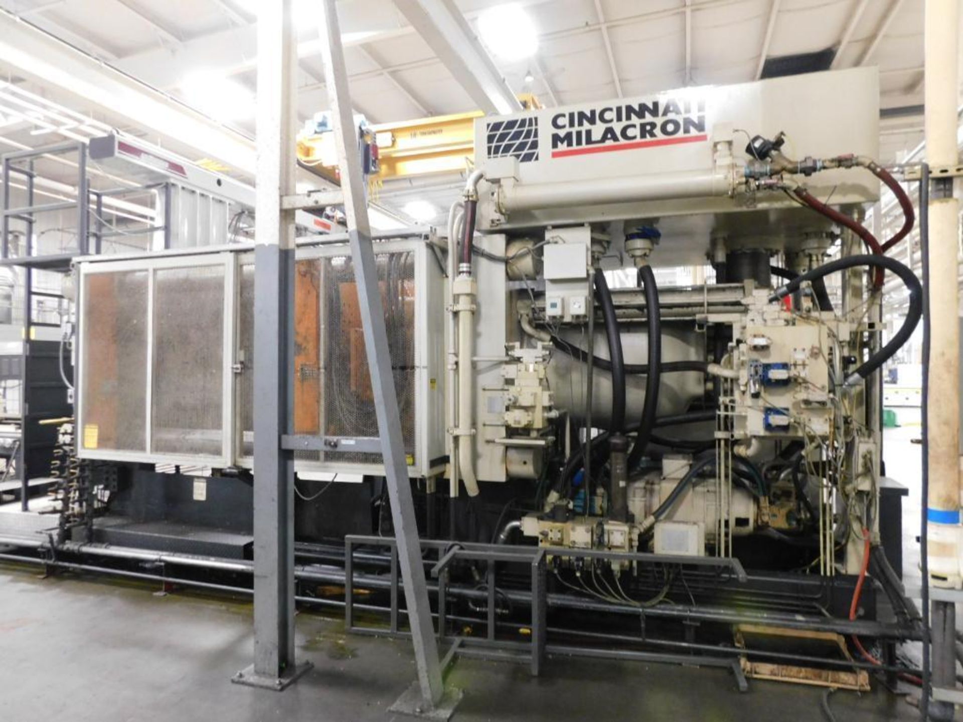 Cincinnati Milacron H1000-225 W/P 1000-Ton Horizontal Injection Molding ...