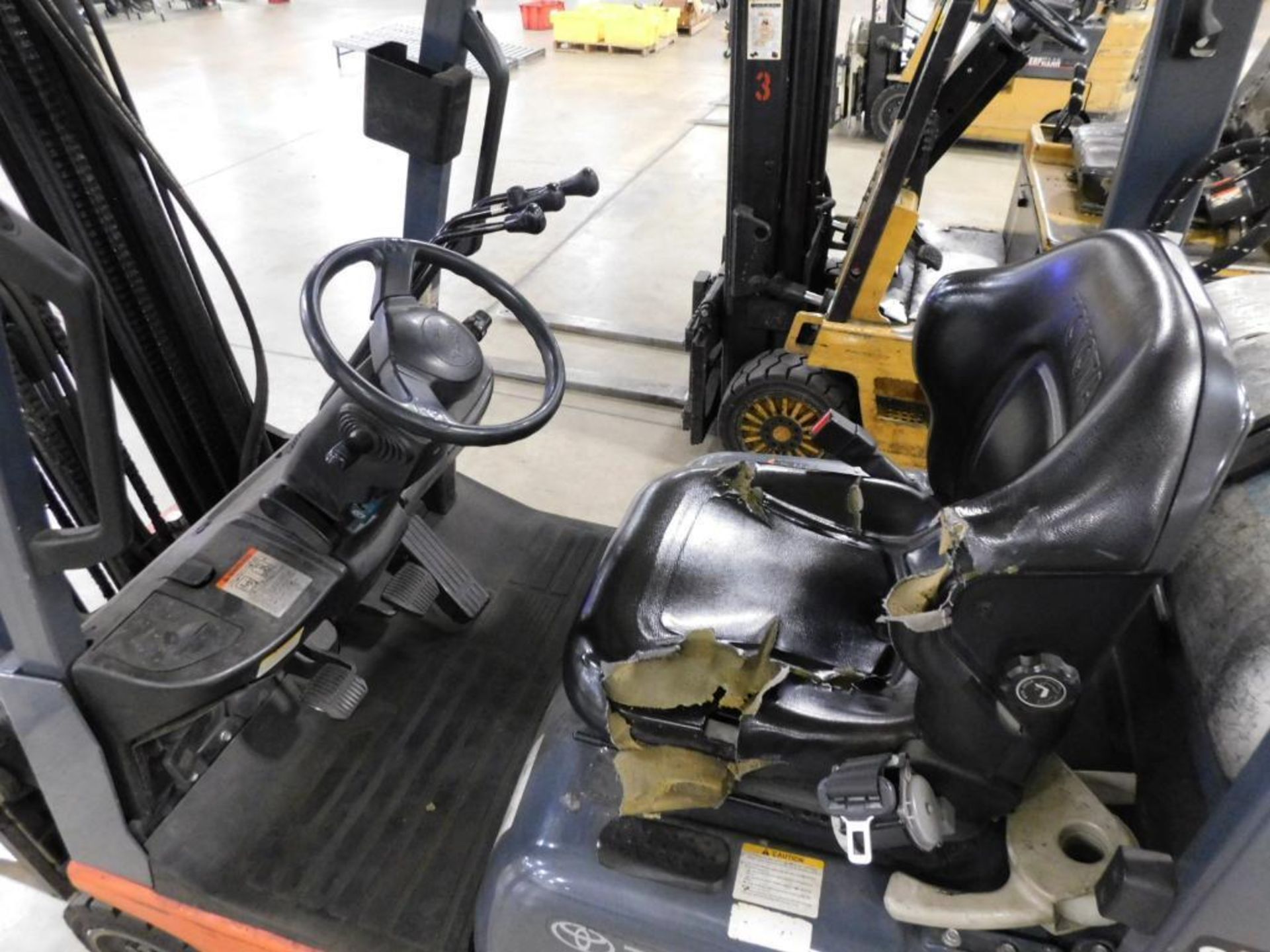 Toyota 8FGCU18 Fork Lift Truck, 3000 Lb. Max. Load Capacity, Overhead ...
