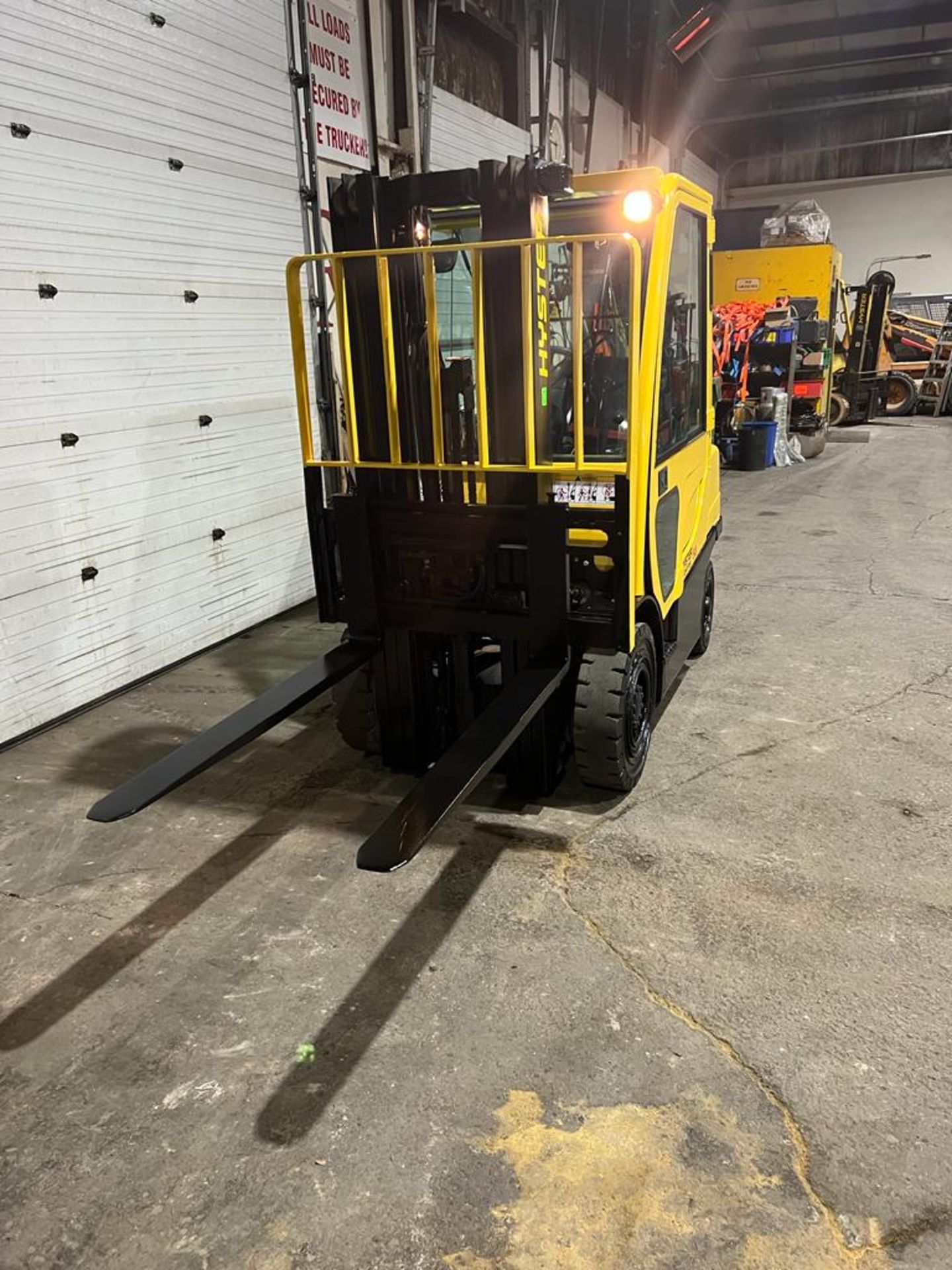 Hyster 5,000lbs Capacity OUTDOOR Forklift LPG (propane) Enclosed Cab ...