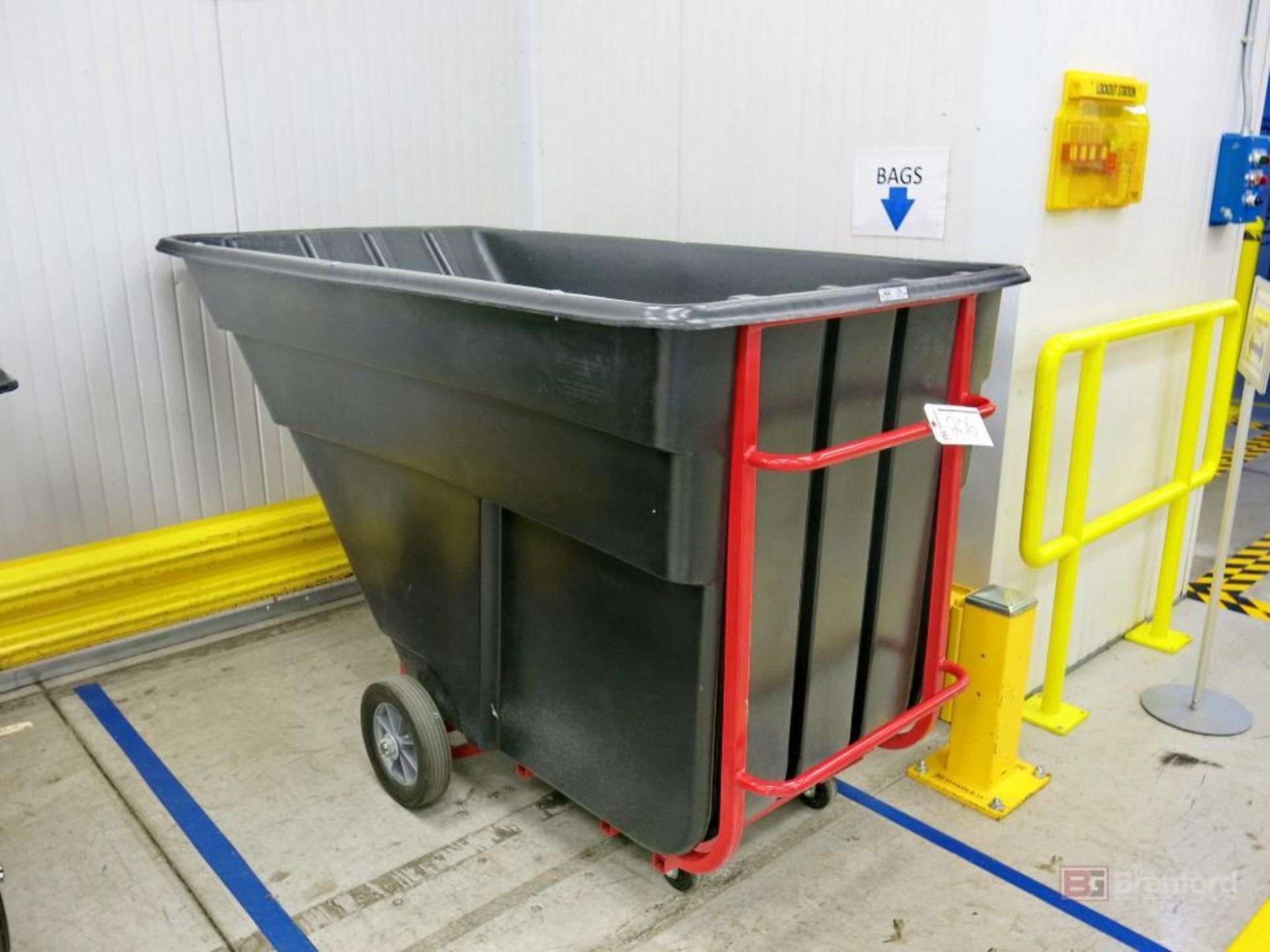 Rubbermaid Model 1025 Super Duty 1-1/2 Cu. Yd. Cap. 1200-Lb Cap ...