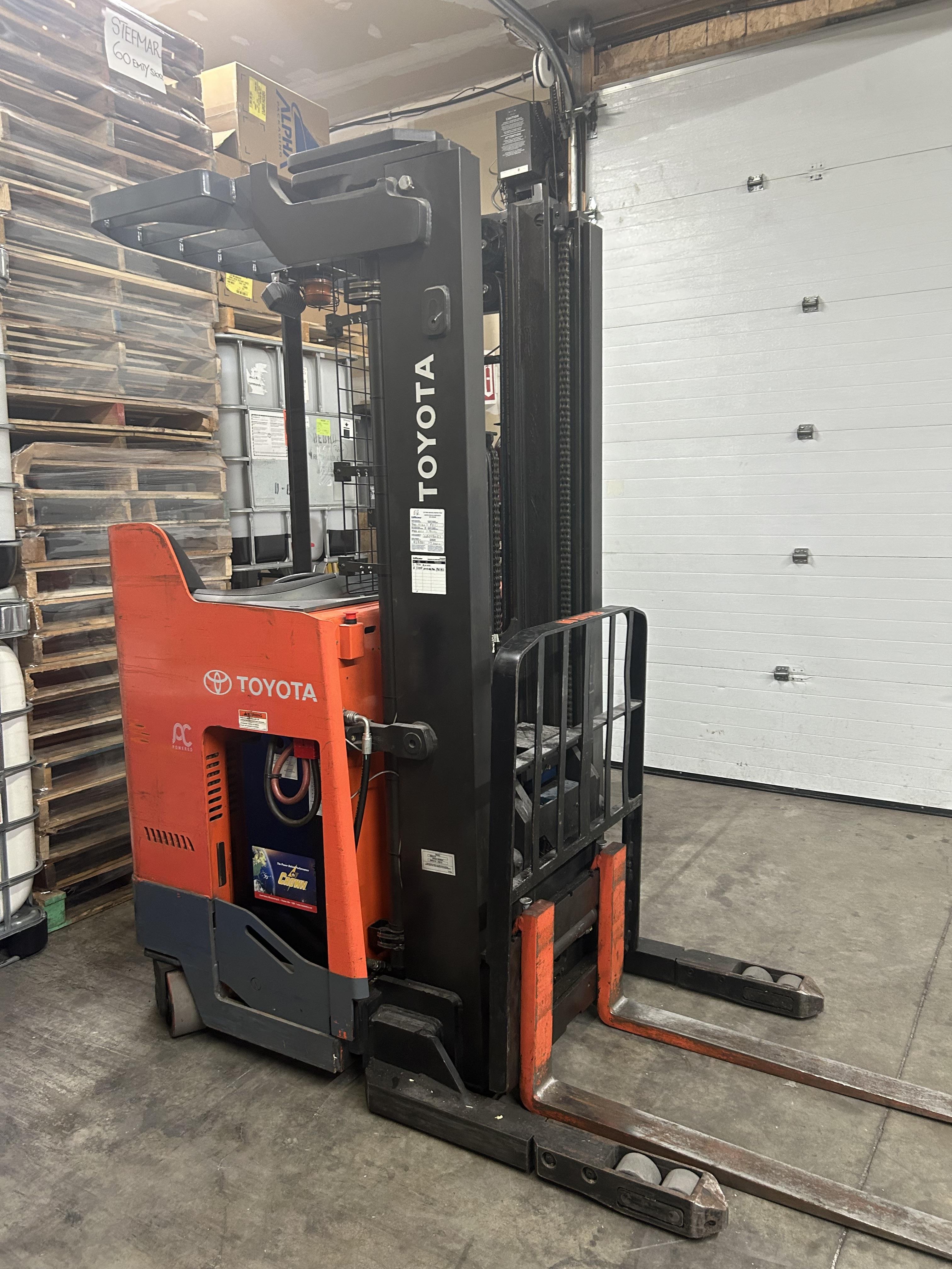 2015 TOYOTA mod. 9BRU18, ser. 9BRU18-24013, 24V, 3500lb cap., 211" Lift ...