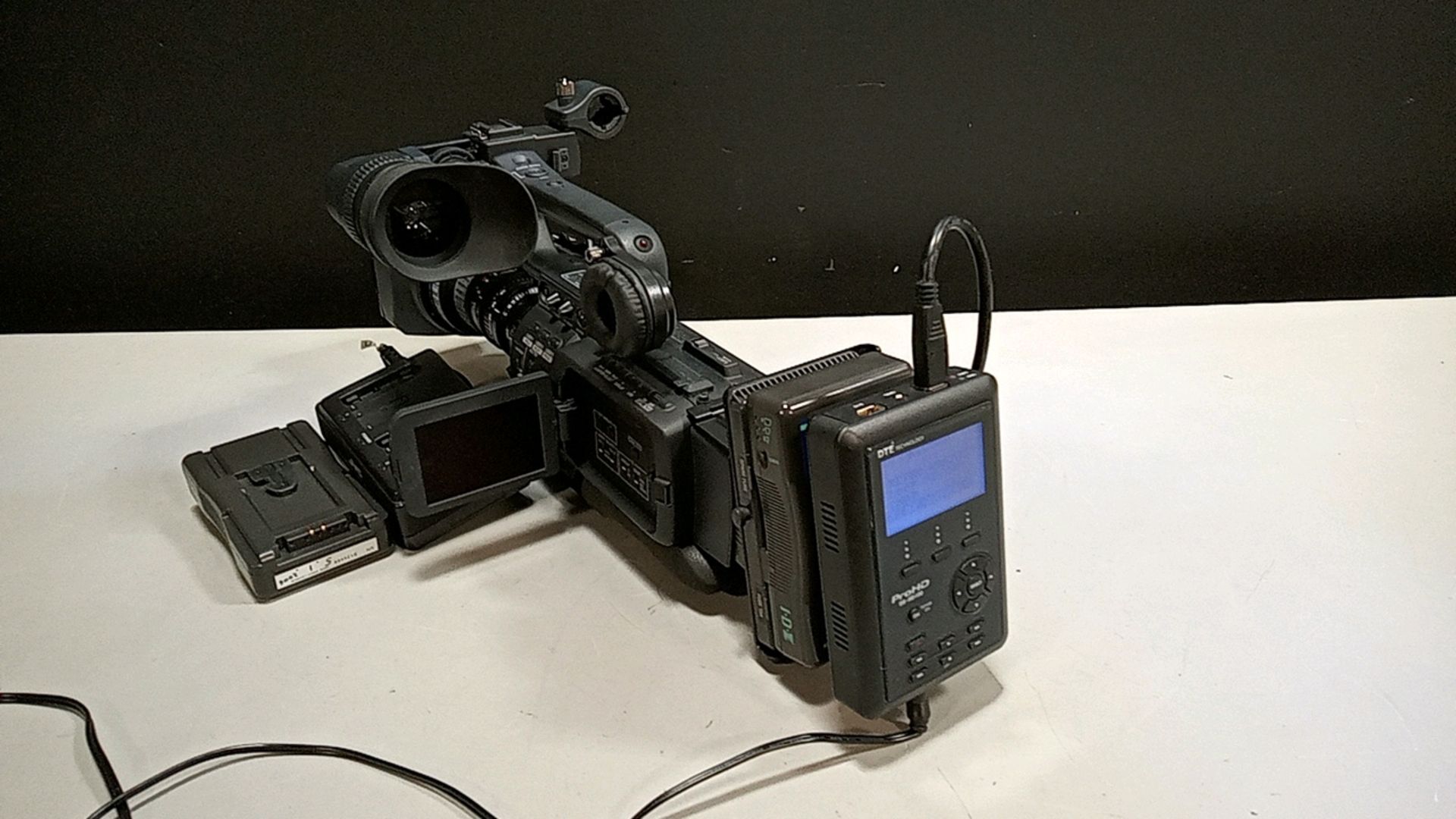 JVC PROHD 3-CCD PROFESSIONAL CAMCORDER WITH FUJINON TV-ZOOM LENS ...