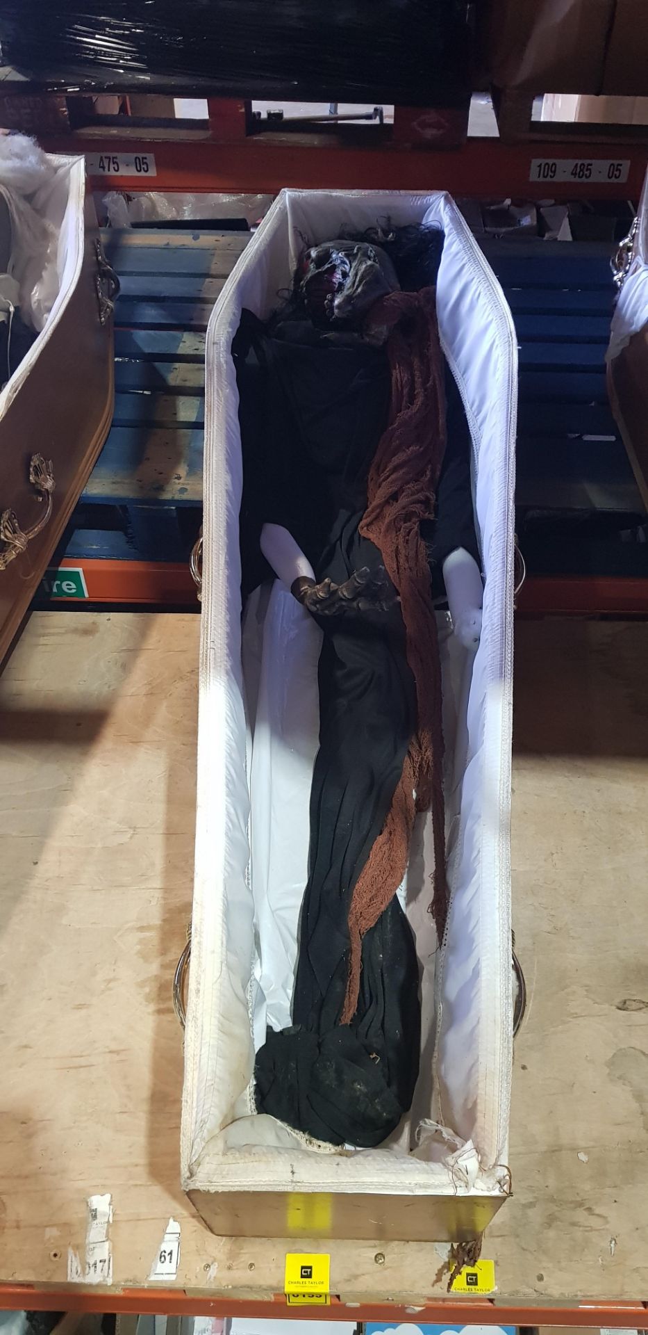 1 PIECE HALLOWEEN LOT CONTAINING COFFIN WITH MOTION SENSOR WITH SOUND ...