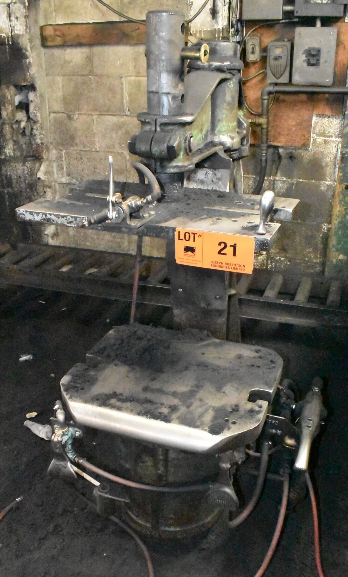 { Choice of lots: 21 } OSBORN 212-PJ JOLT SQUEEZE MOLDING MACHINE WITH ...
