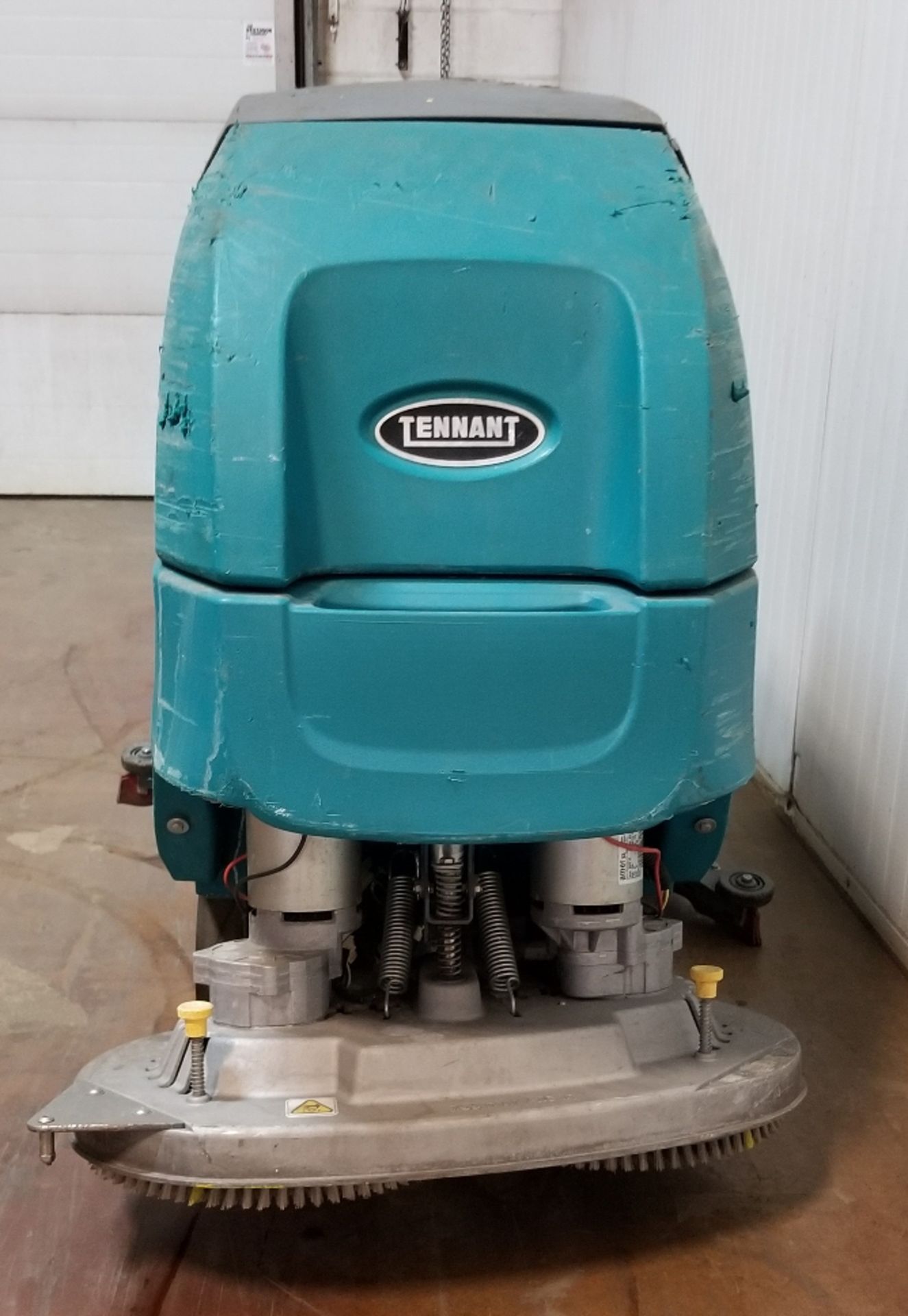 TENNANT T500 WALK-BEHIND ELECTRIC FLOOR SCRUBBER WITH BUILT-IN CHARGER ...