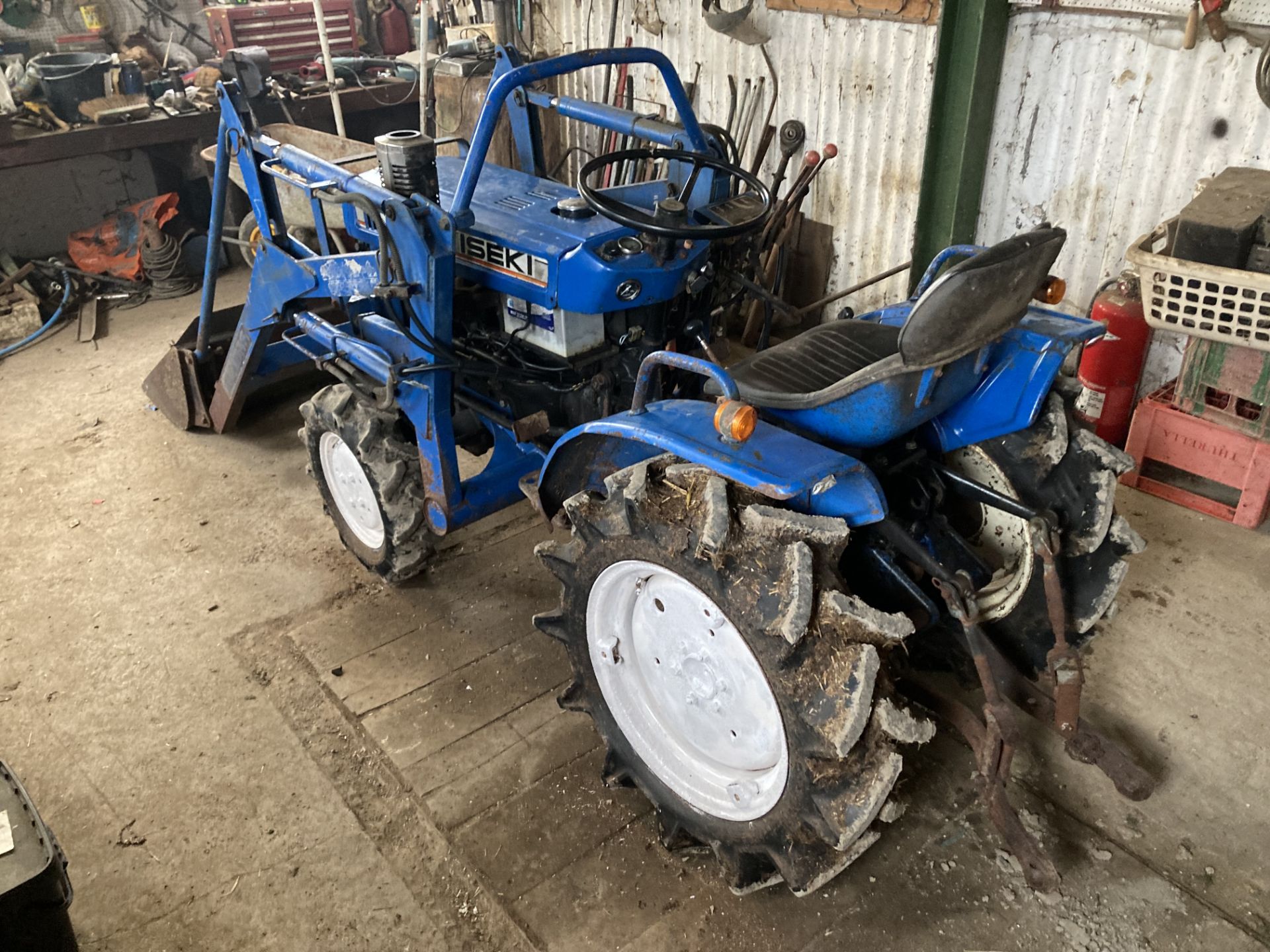ISEKI TX 1510 COMPACT TRACTOR CW LOADER