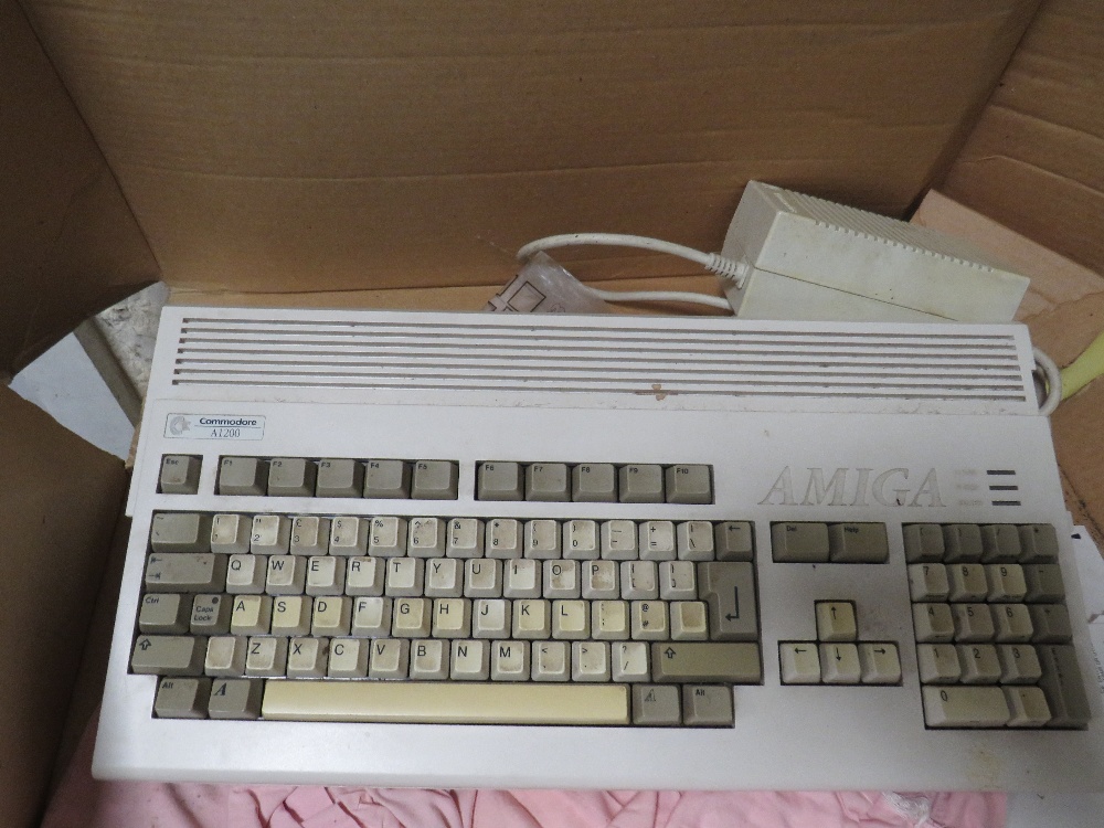 A VINTAGE COMMODORE 1200 AMIGA COMPUTER SYSTEM IN ORIGINAL BOX (UNCHECKED)