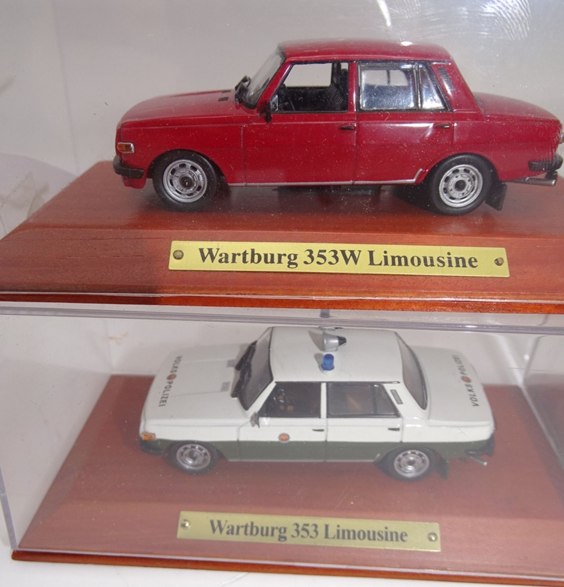 4x div. DDR Automodelle, neuwertig in Display, 3x Wartburg, 1x ...