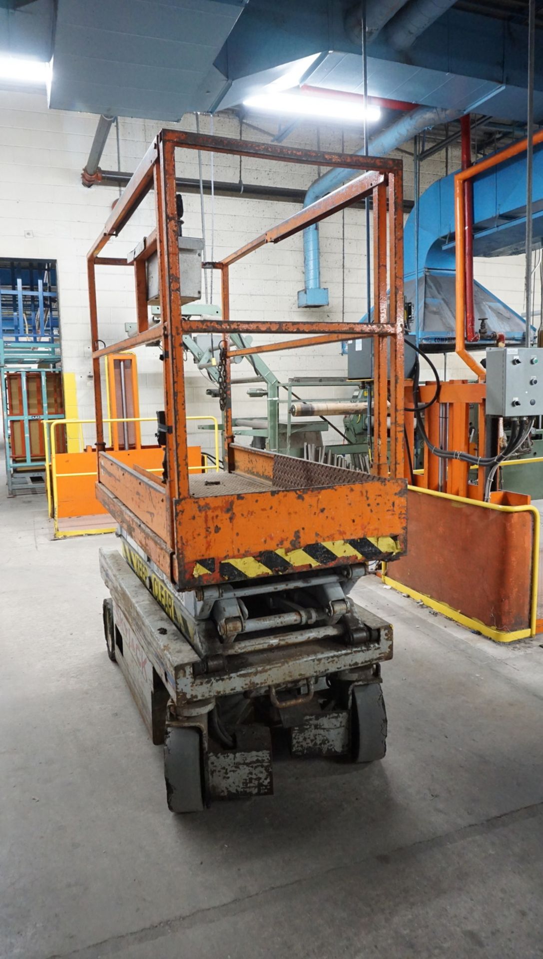SKYJACK SJ-3015 ELECTRIC SCISSOR LIFT W/ 15' MAX PLATFORM HEIGHT ...