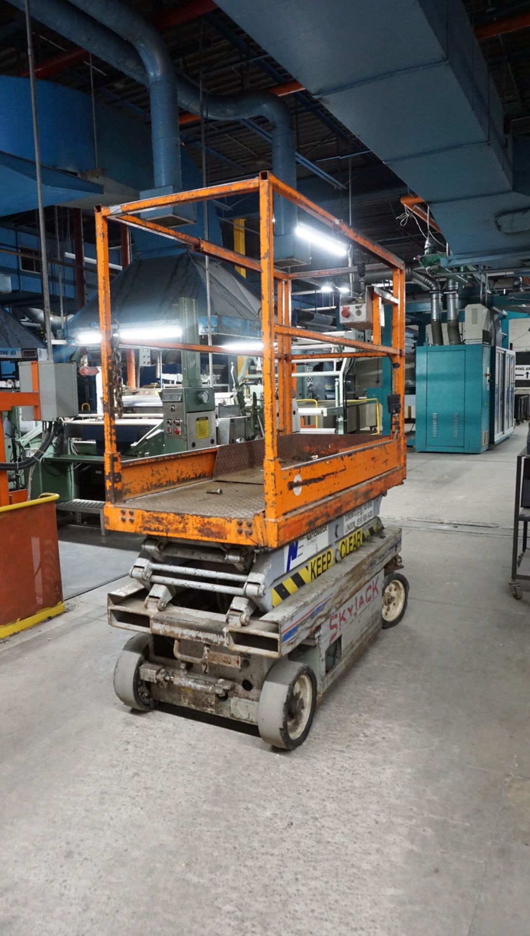 SKYJACK SJ-3015 ELECTRIC SCISSOR LIFT W/ 15' MAX PLATFORM HEIGHT ...