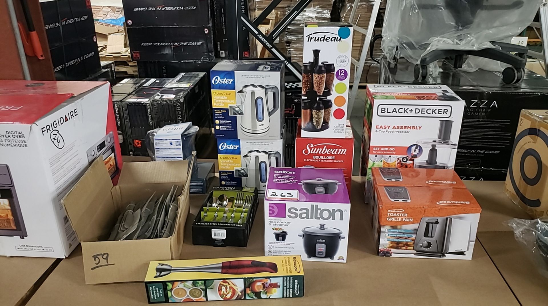 LOT - TOASTERS, KETTLES, RICE COOKER, BLENDER, SPICE RACK, BRITA ...