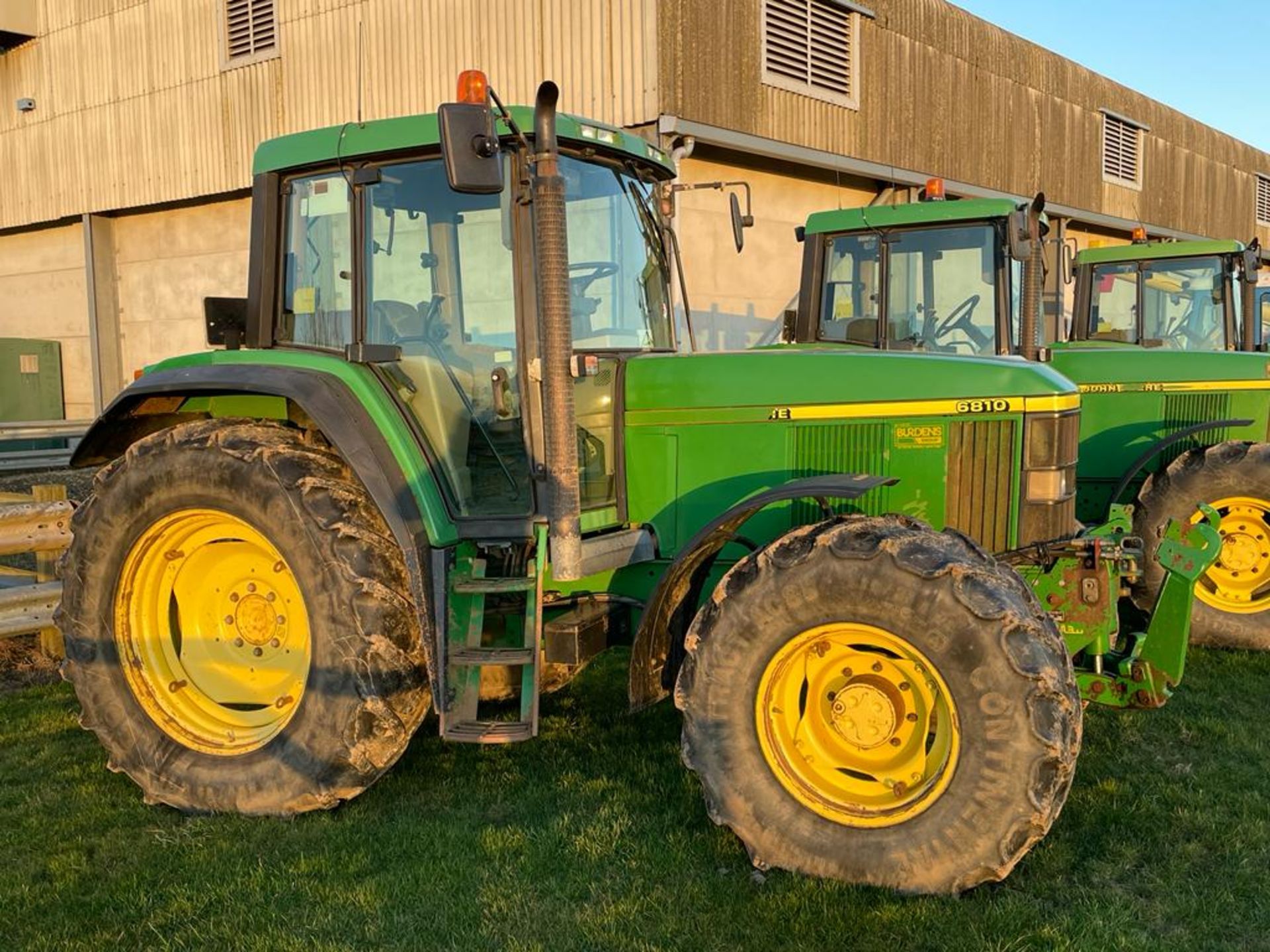 2000 John Deere 6810 4 wheel drive Tractor c/w Powershift gearbox ...
